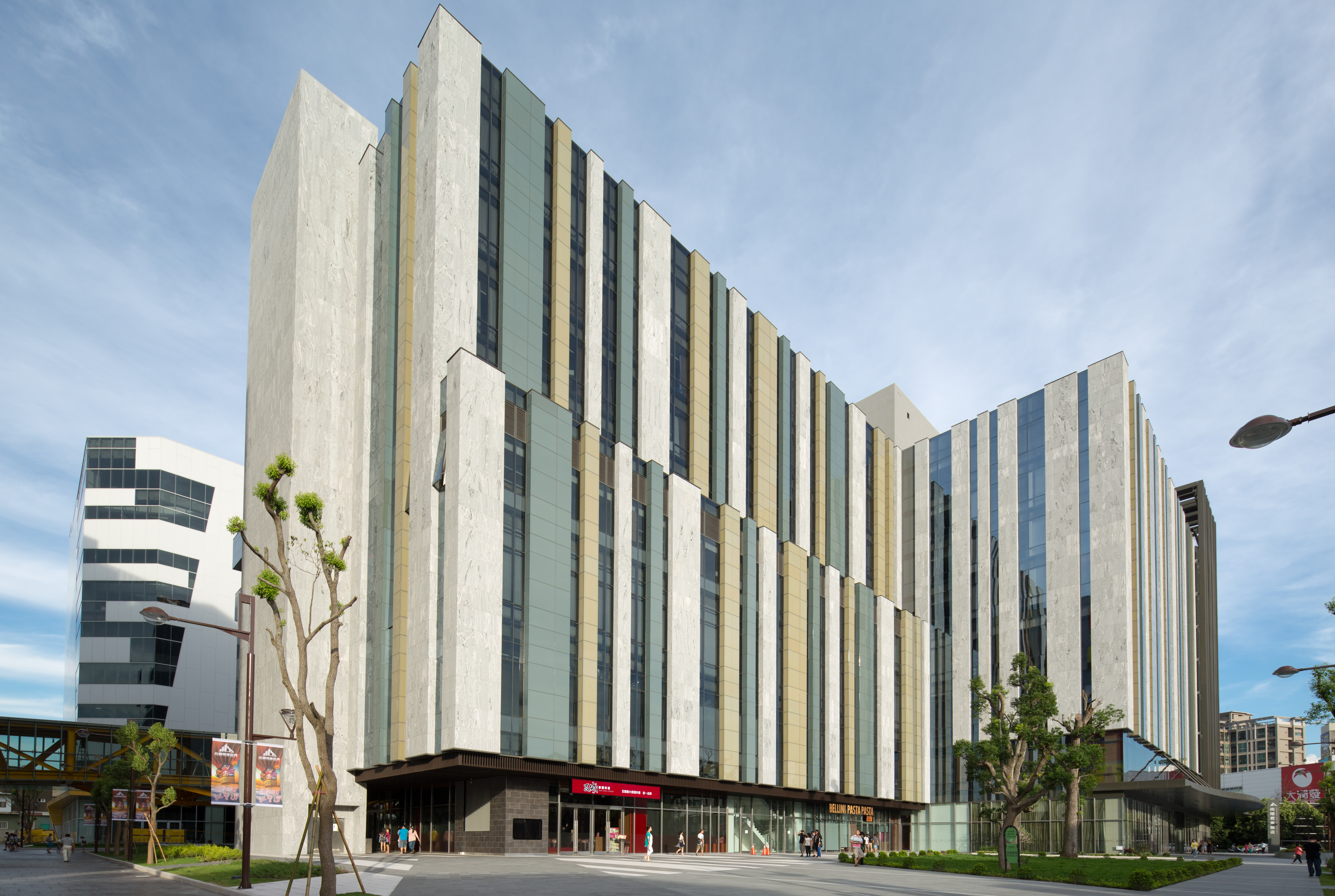 Shang Shun Royal Hotel, Taiwan by TL ARCHITECTS & DL DESIGN - Architizer