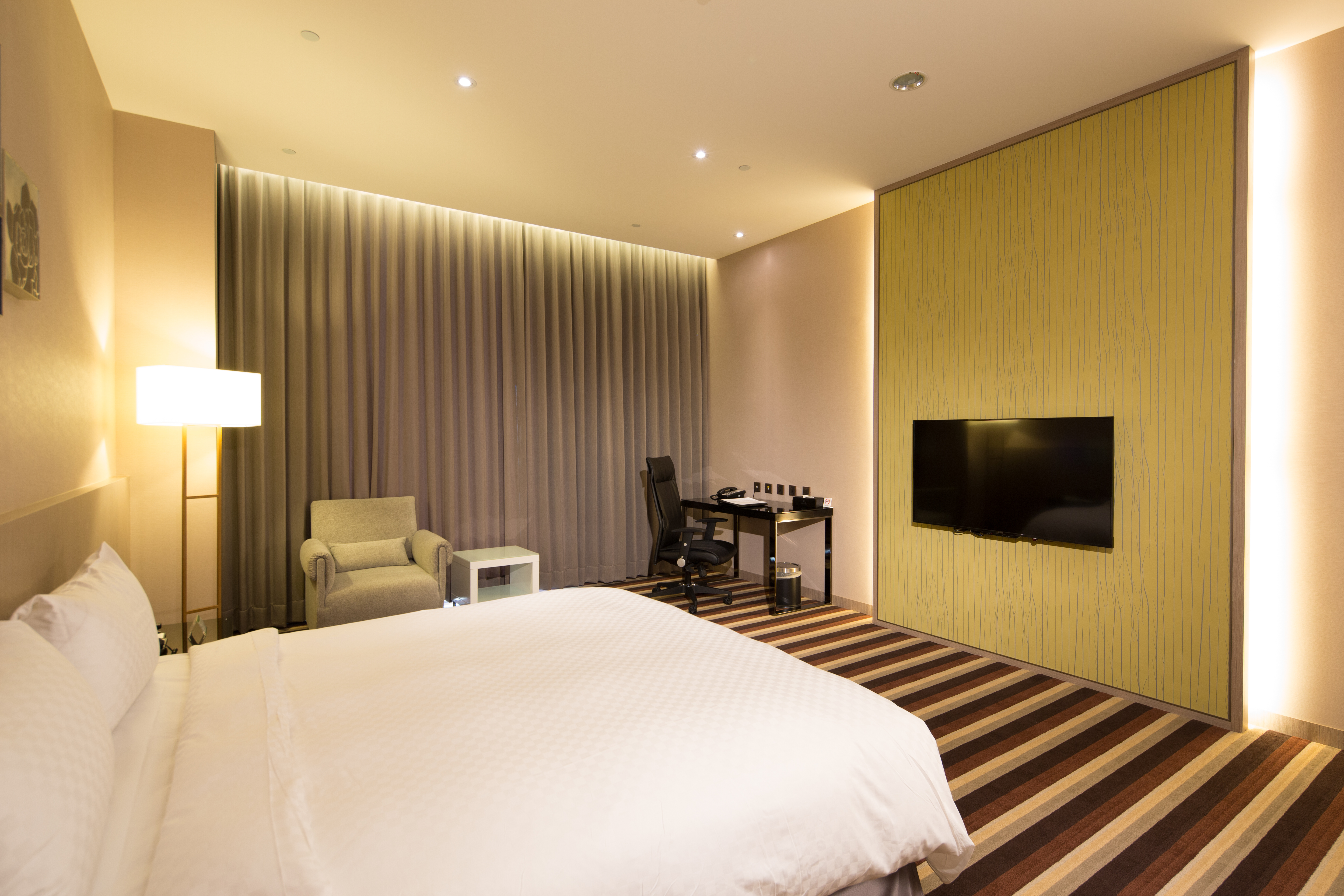 Shang Shun Royal Hotel, Taiwan by TL ARCHITECTS & DL DESIGN - Architizer