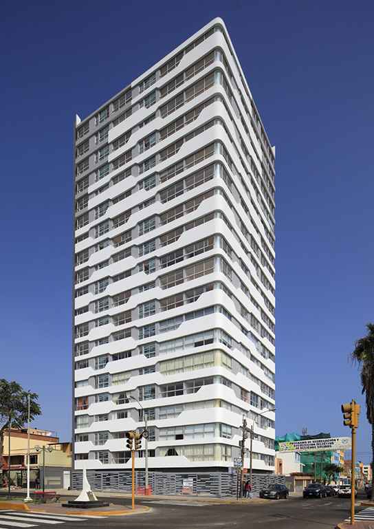 Viana Residential Building by Metrópolis Oficina de Arquitectura ...