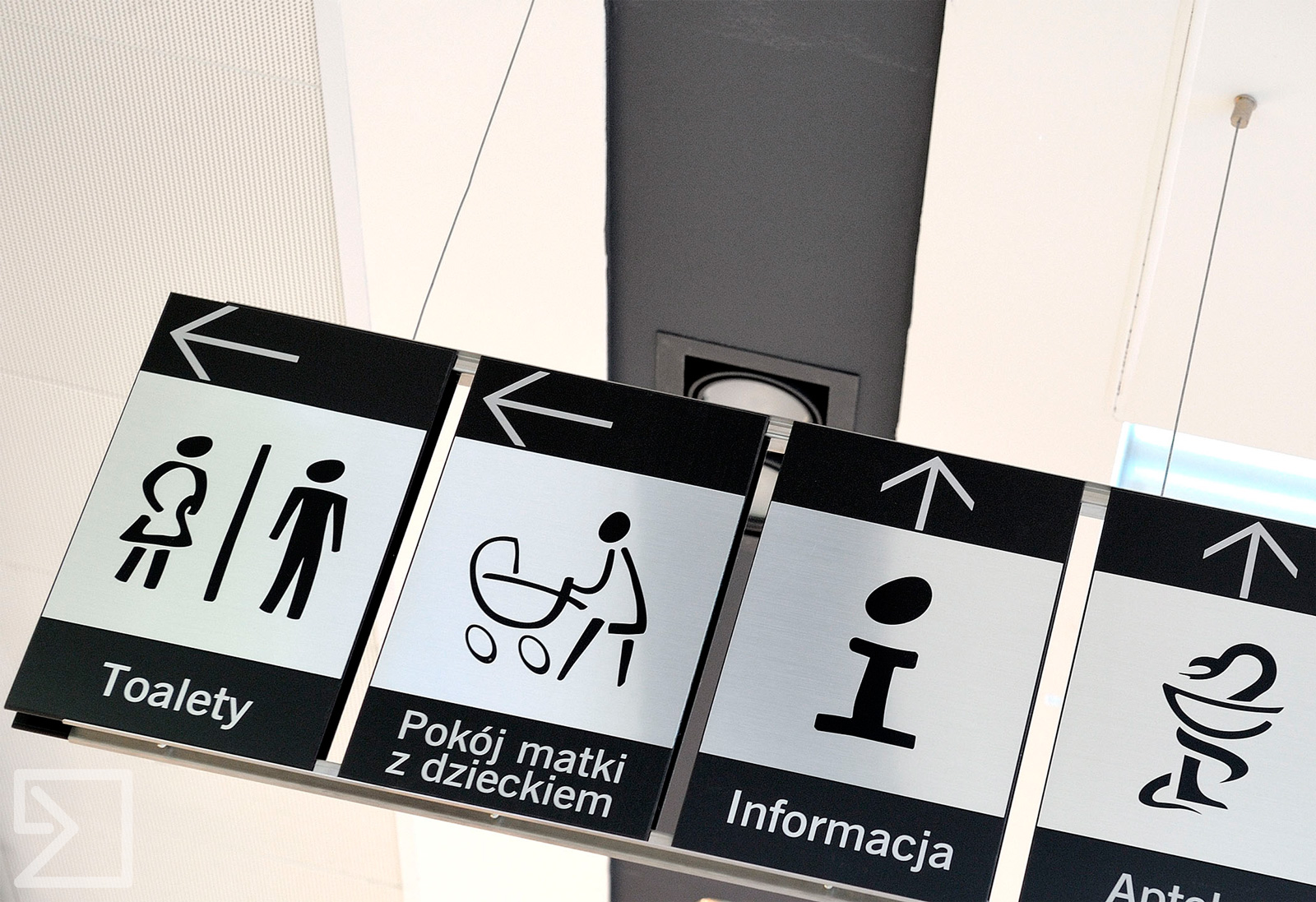 Visual Information Systems in a shopping centre by KONTEKST Retail ...