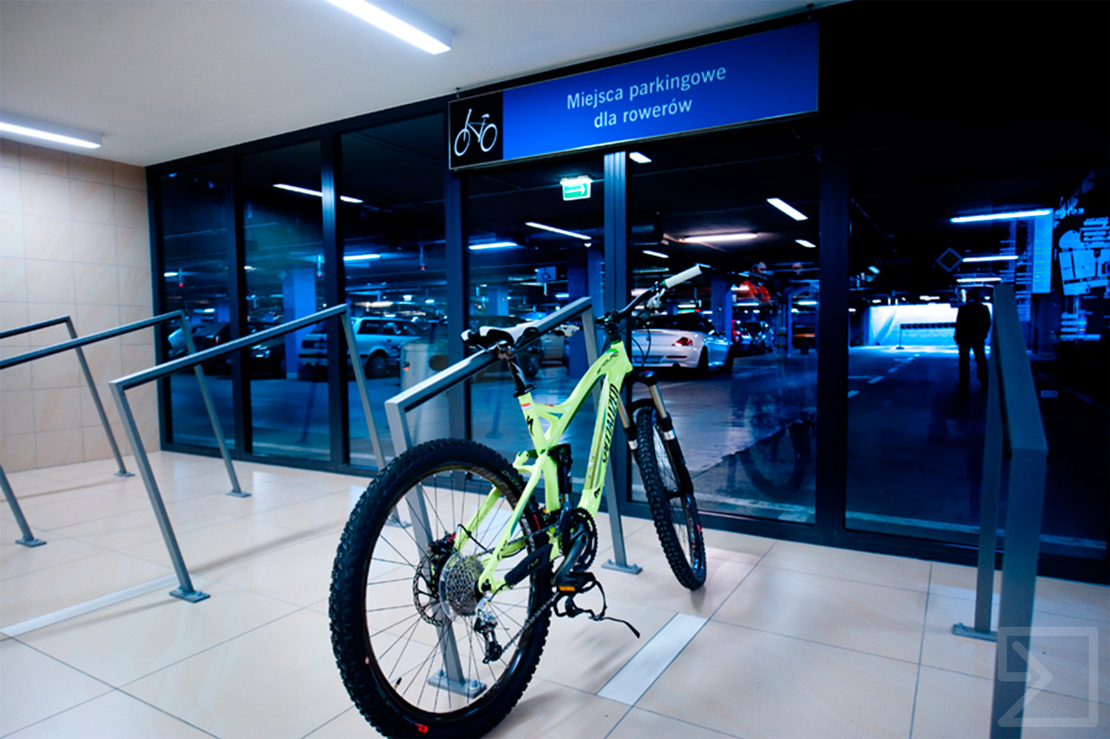 Visual Information Systems in a shopping centre by KONTEKST Retail ...