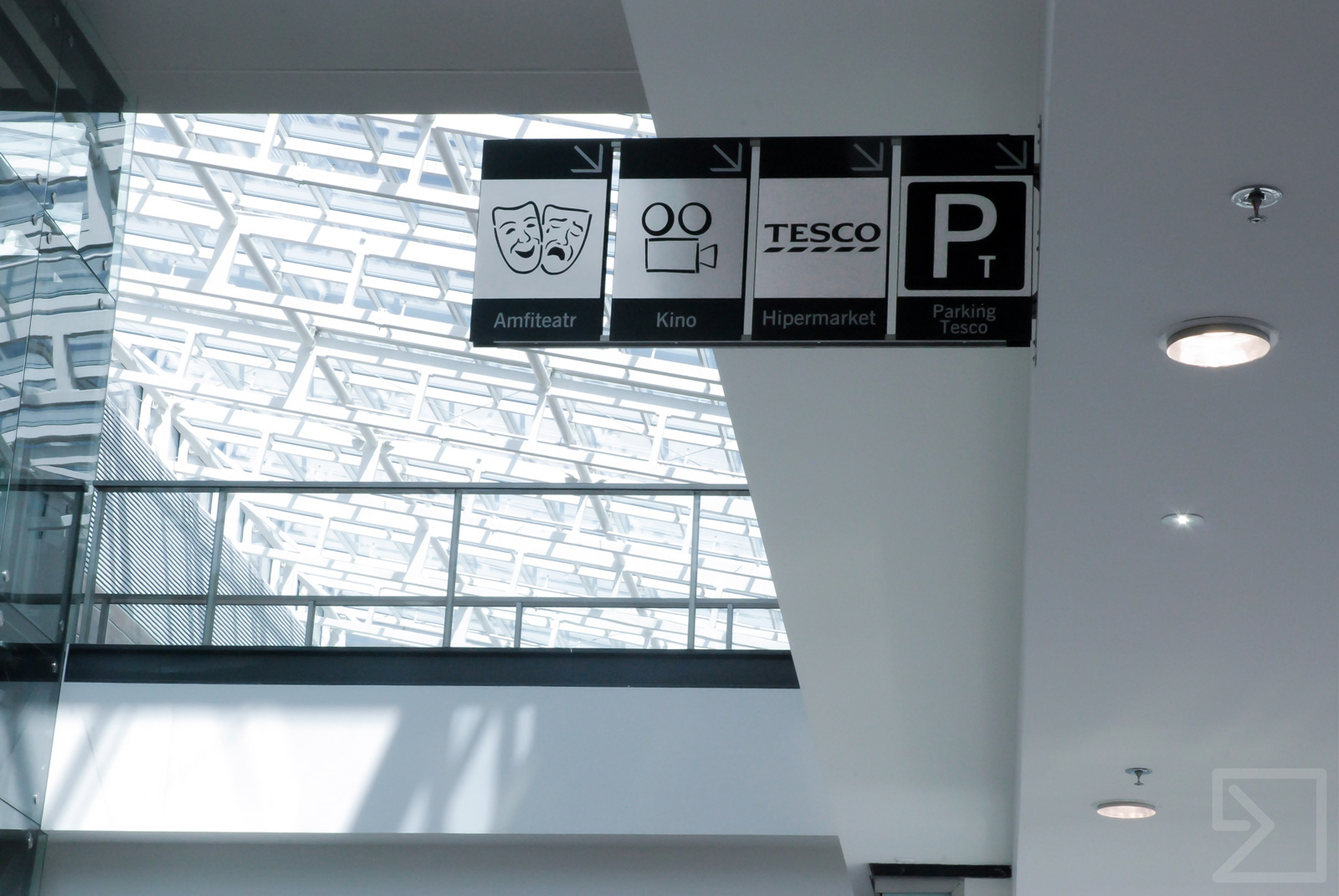 Visual Information Systems in a shopping centre by KONTEKST Retail ...