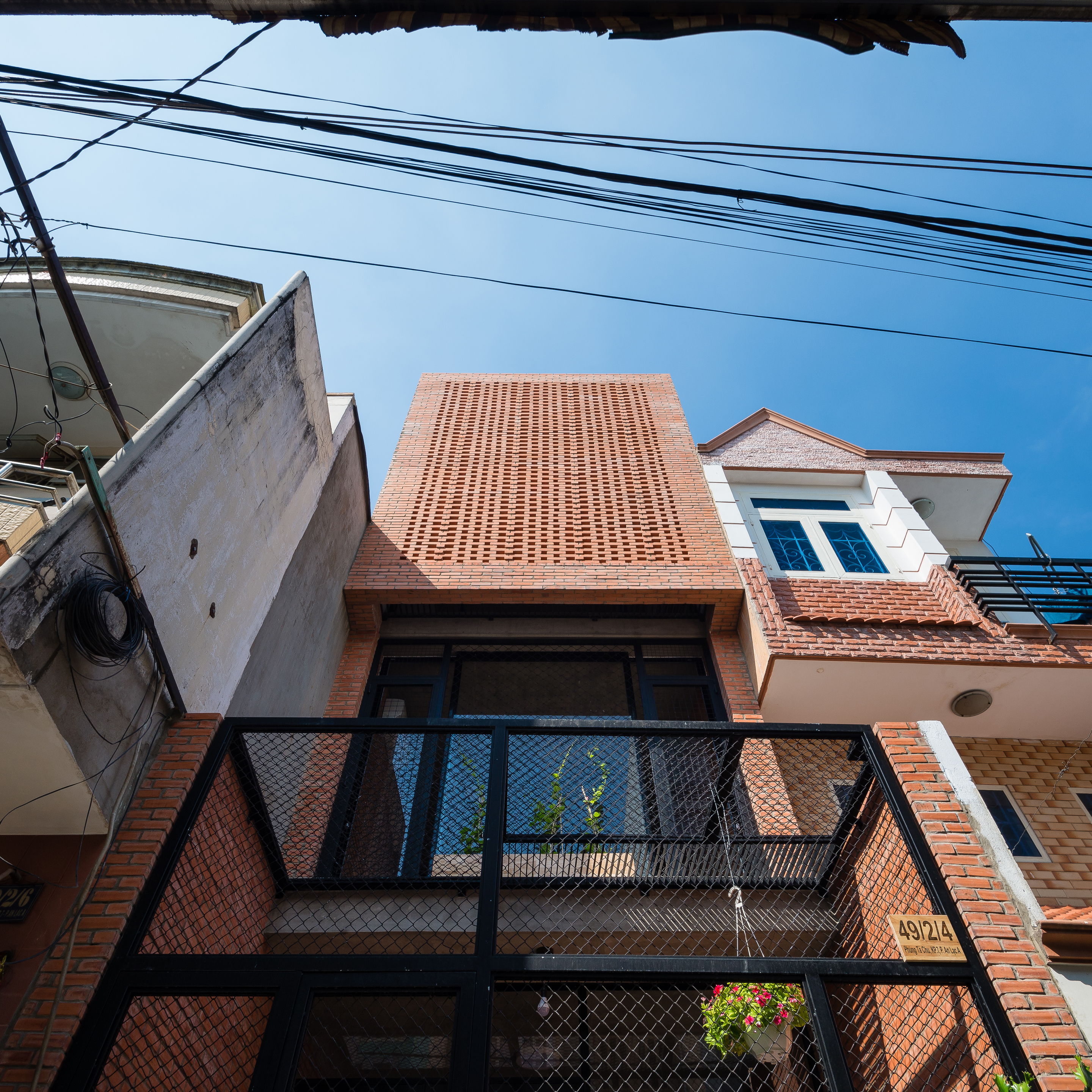 WASP HOUSE by TROPICAL SPACE - Architizer