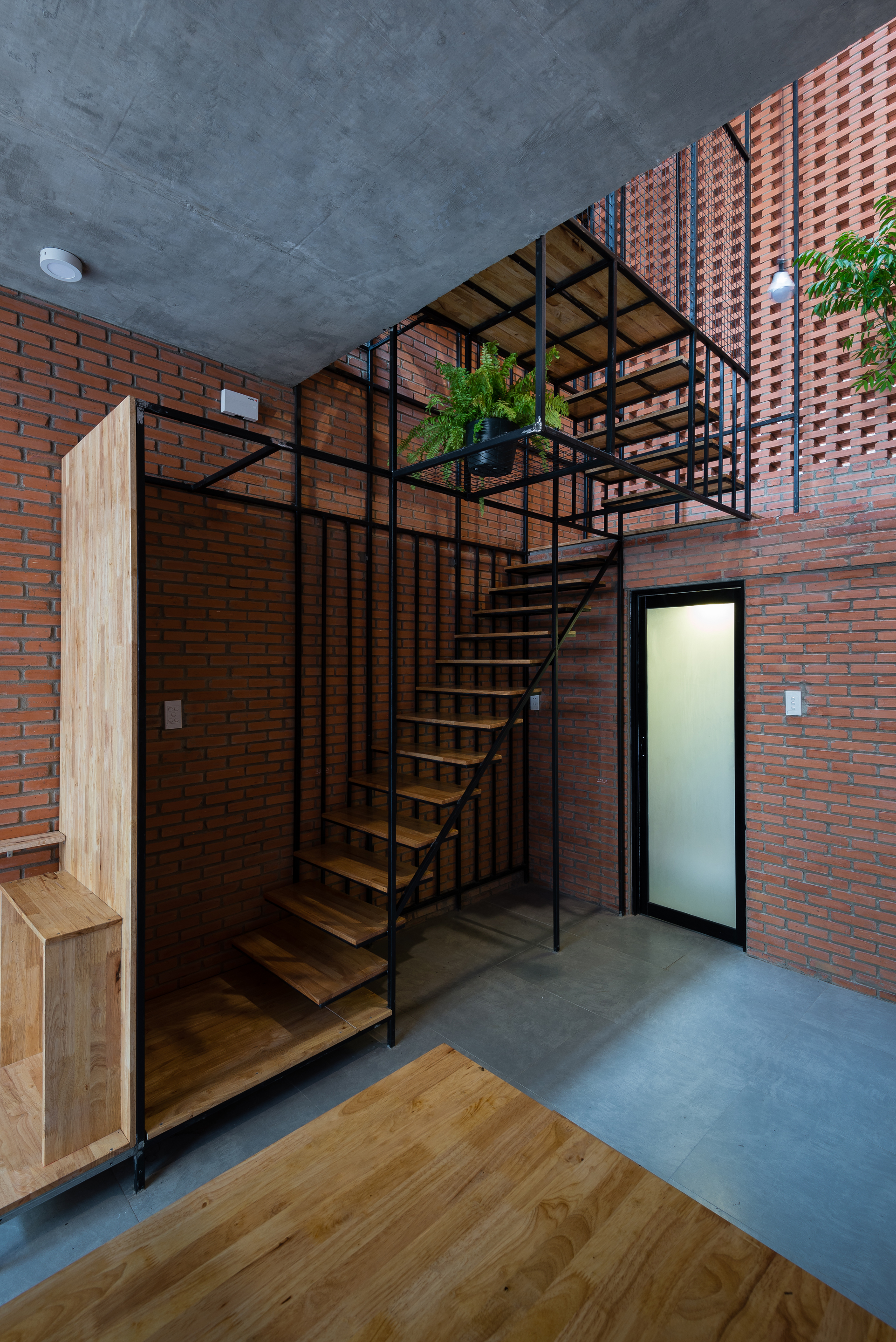 WASP HOUSE by TROPICAL SPACE - Architizer