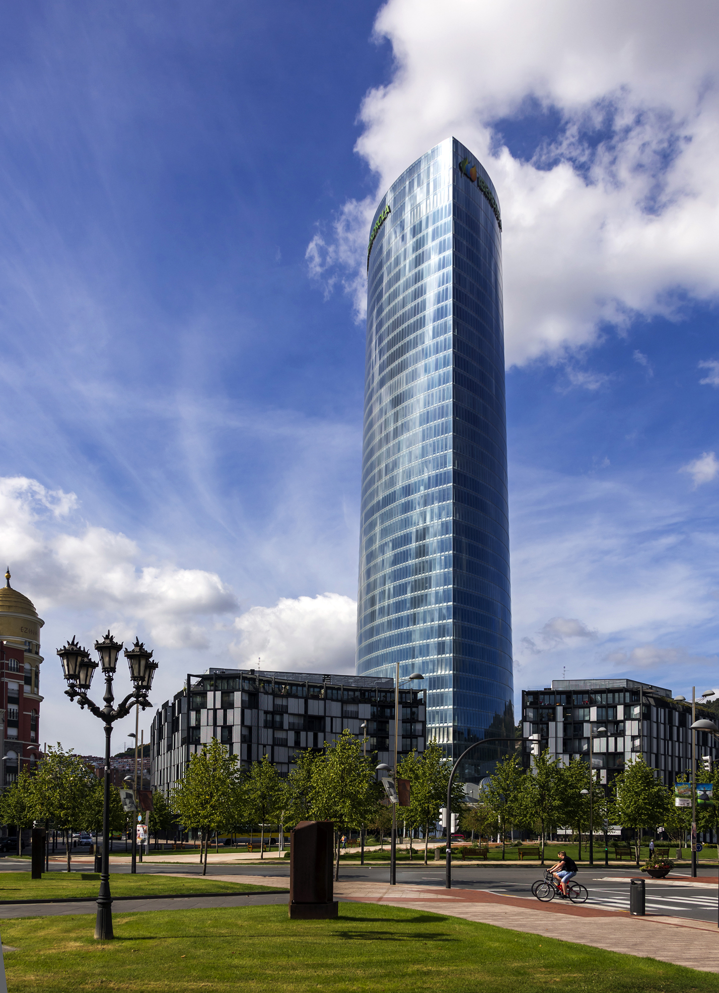 Torre Iberdrola (Lighting Design) by Cline Bettridge Bernstein Lighting ...