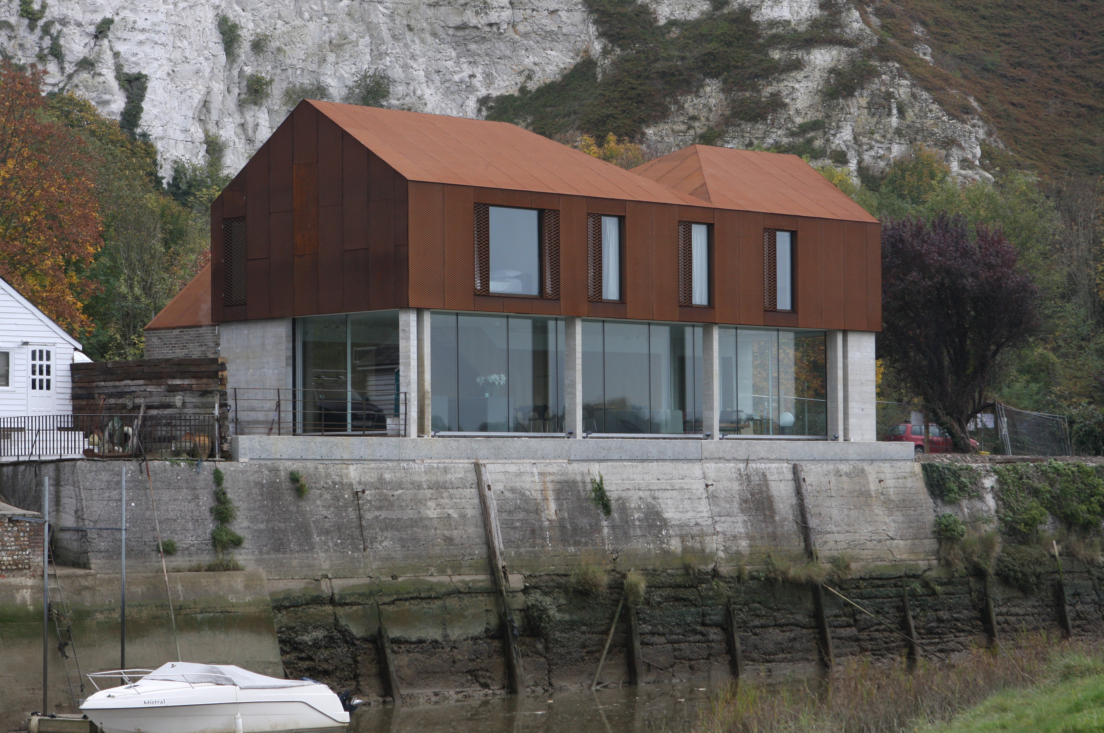 The Rusty House by IQ Glass - Architizer