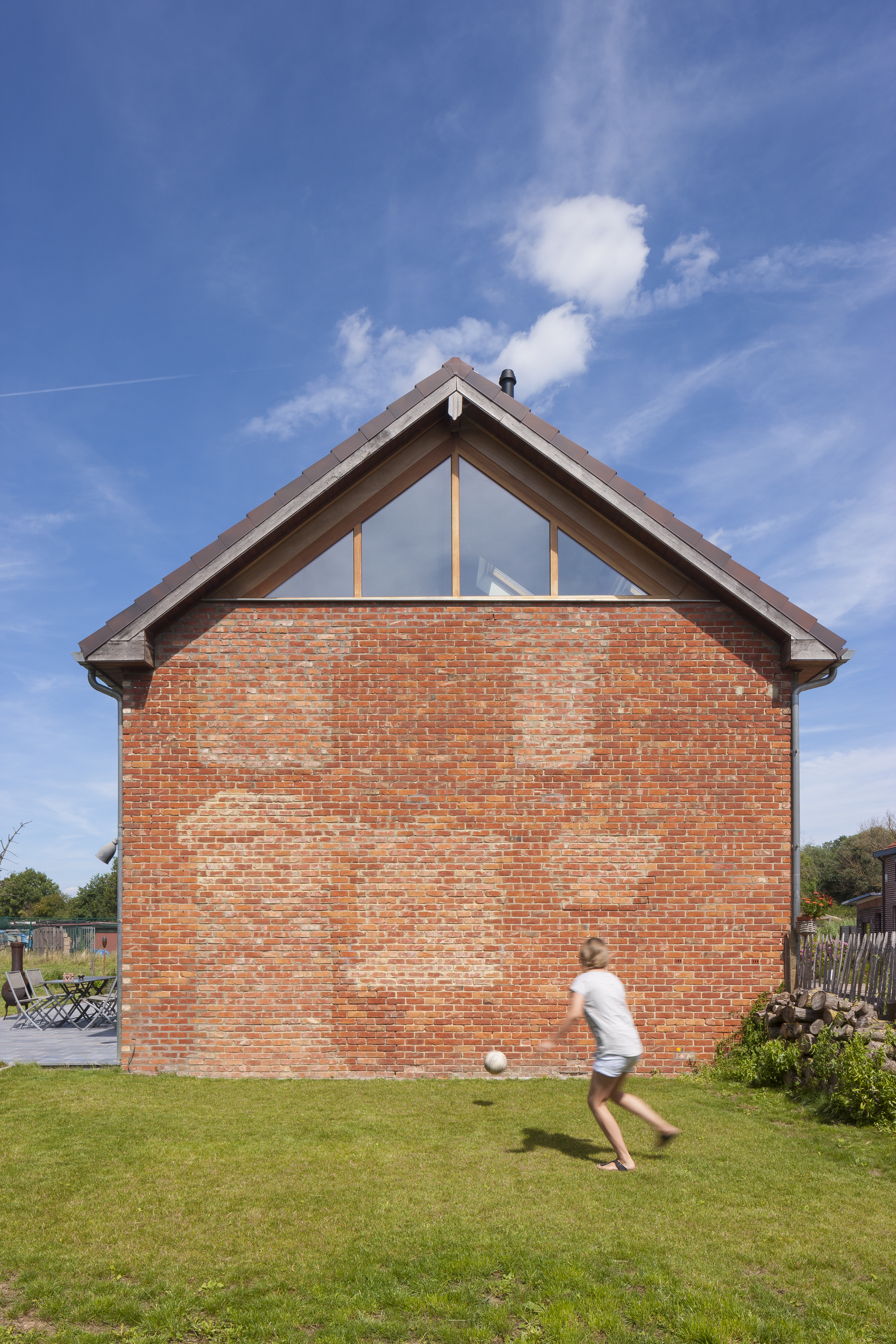 The Strange Barn by Burobill - Architizer