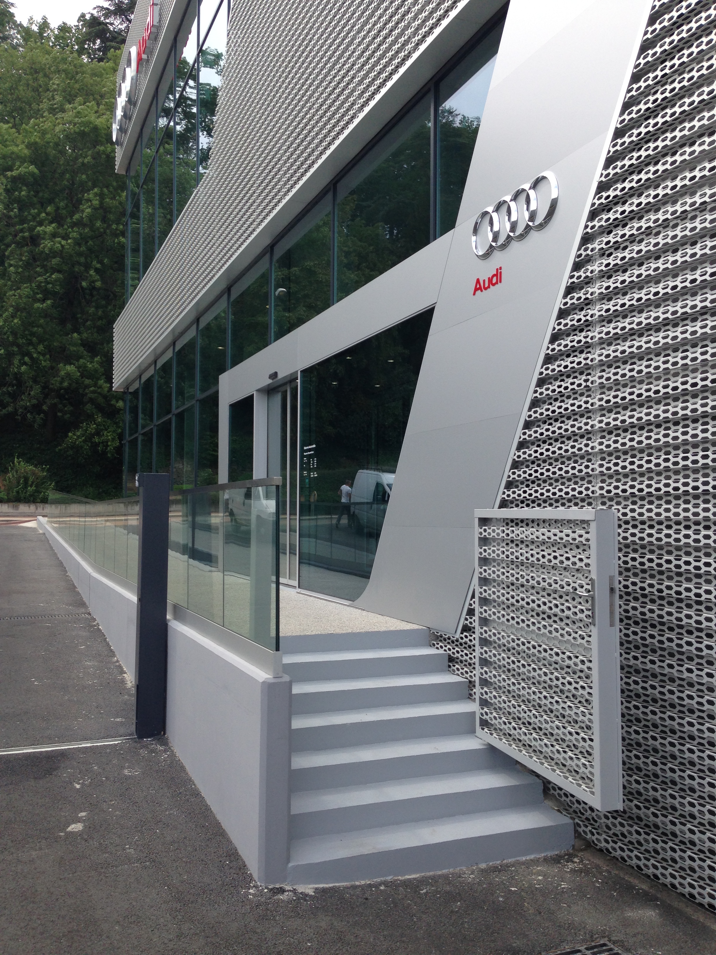 TERMINAL AUDI ST ETIENNE by SOHO ARCHITECTURE - Architizer