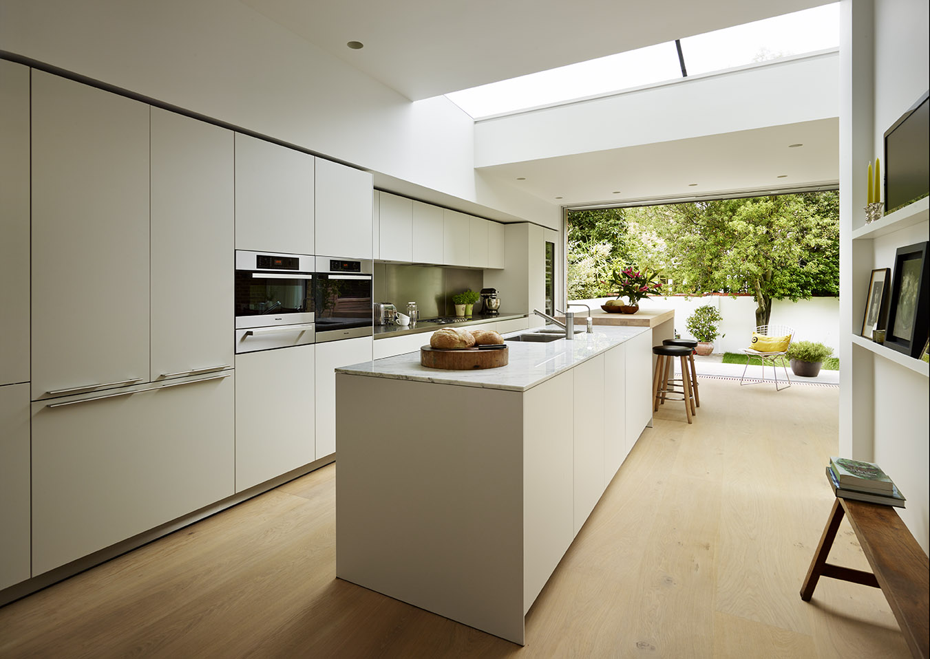Pure elegance: Kitchen Architecture's bulthaup b3 by Kitchen ...