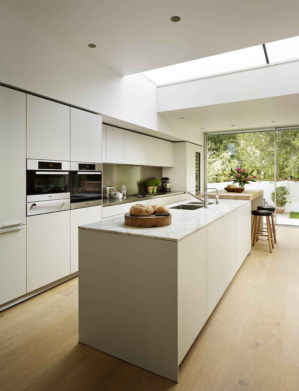 Pure elegance: Kitchen Architecture's bulthaup b3 by Kitchen ...