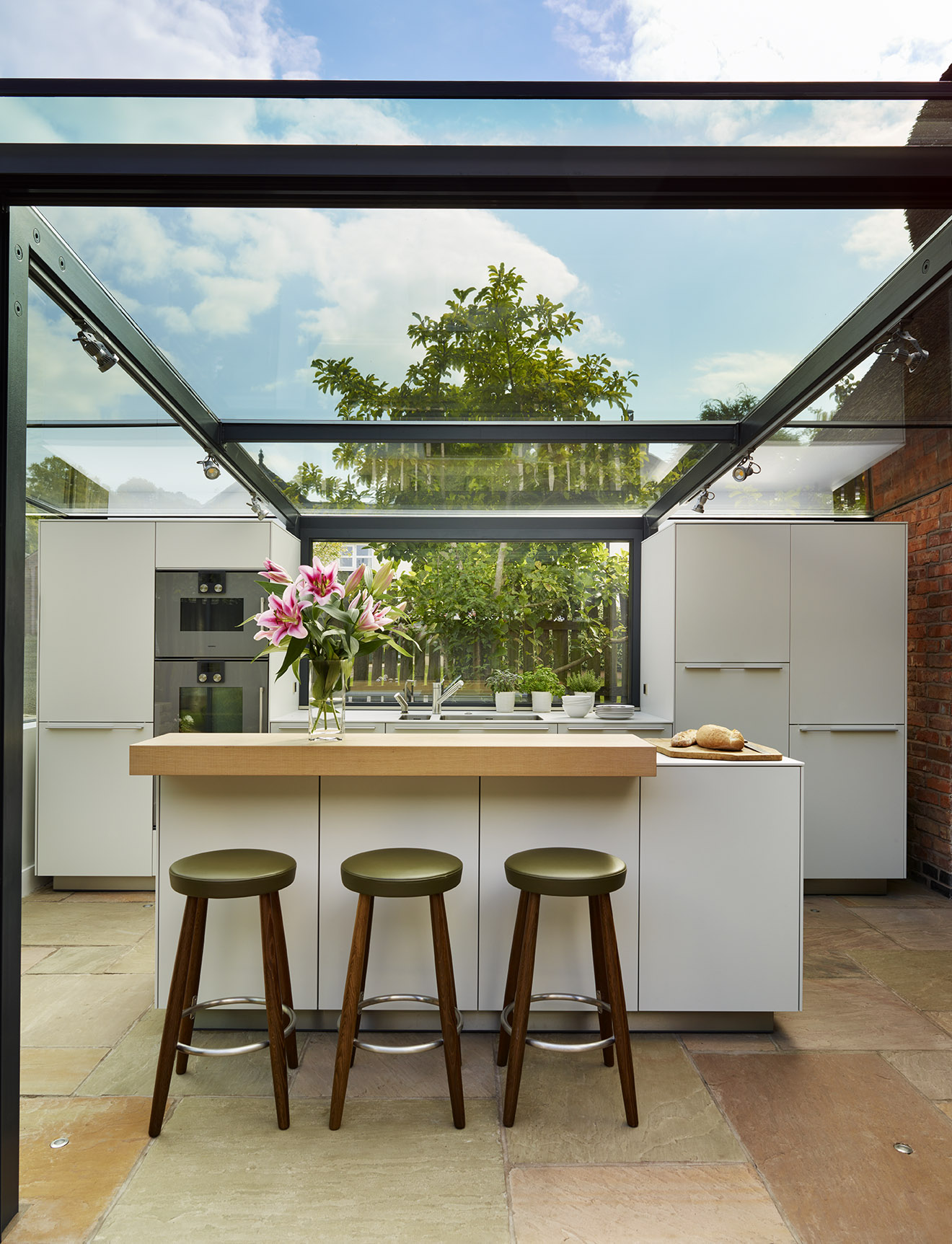 Glass box extension on thatched cottage: Kitchen Architecture's ...