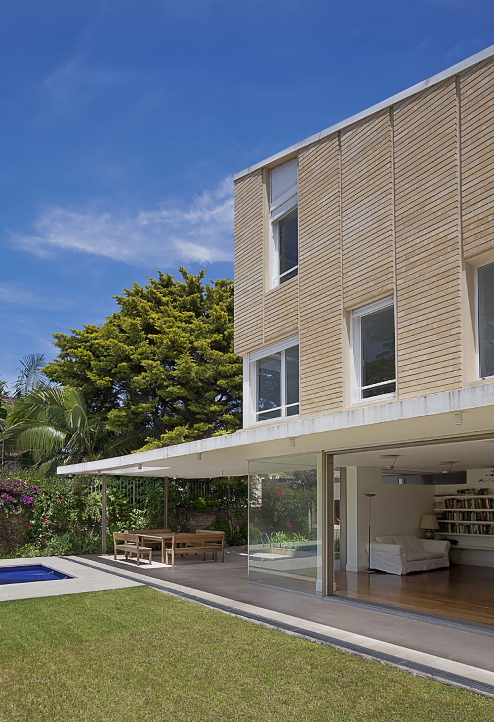 HOUSE IN MARTINEZ by MSGSSV - Architizer