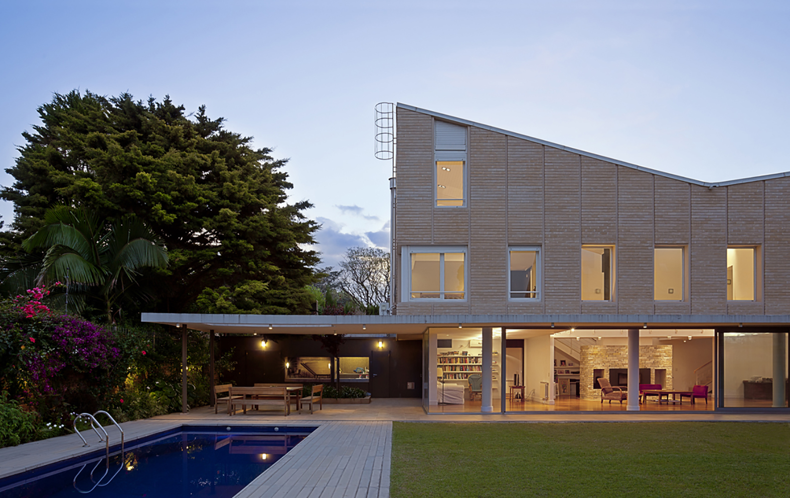 HOUSE IN MARTINEZ by MSGSSV - Architizer