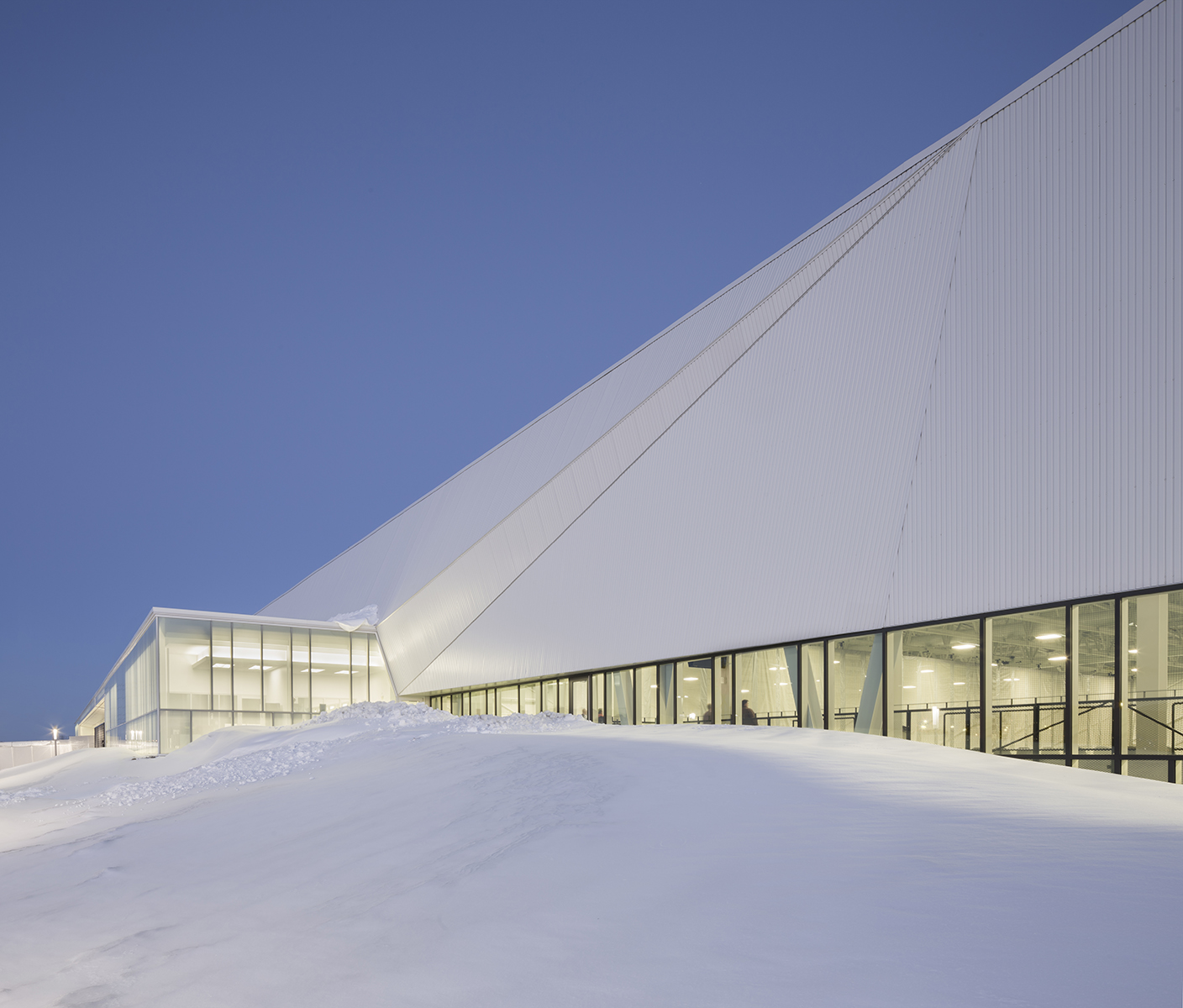 Centre sportif Marc-Simoneau phase 2 | Soccer by CCM2 architectes ...