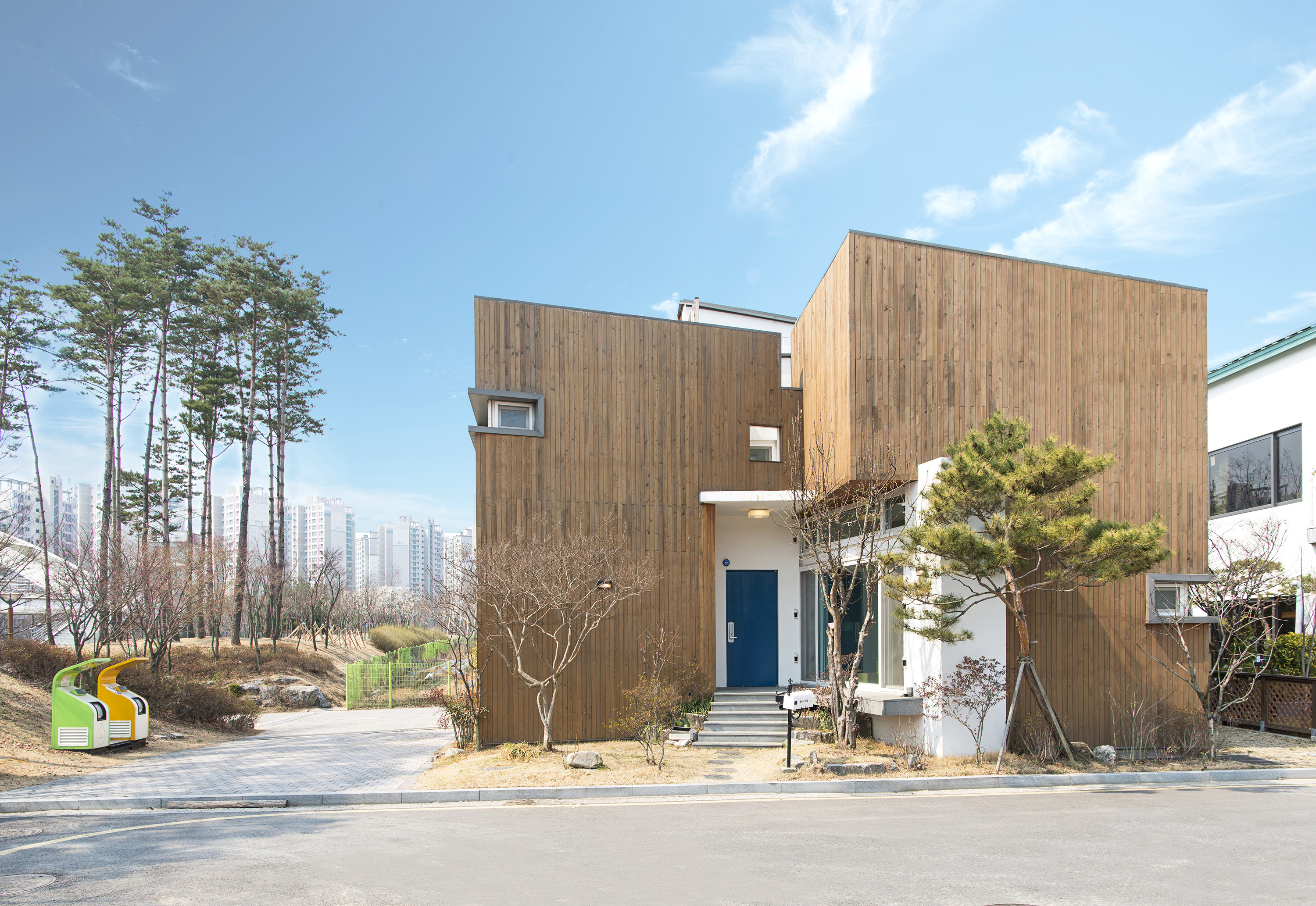 One House_House for Family of Four by GEBDESIGN. - Architizer