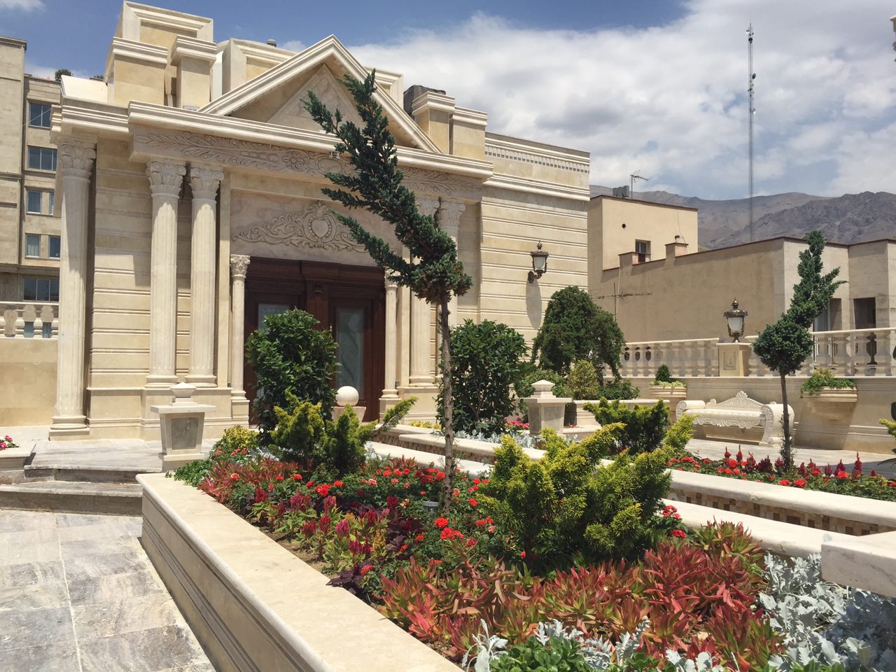 Velenjak Roof Garden by Tarrahan khaneh bashokouh ( Majestic ) - Architizer