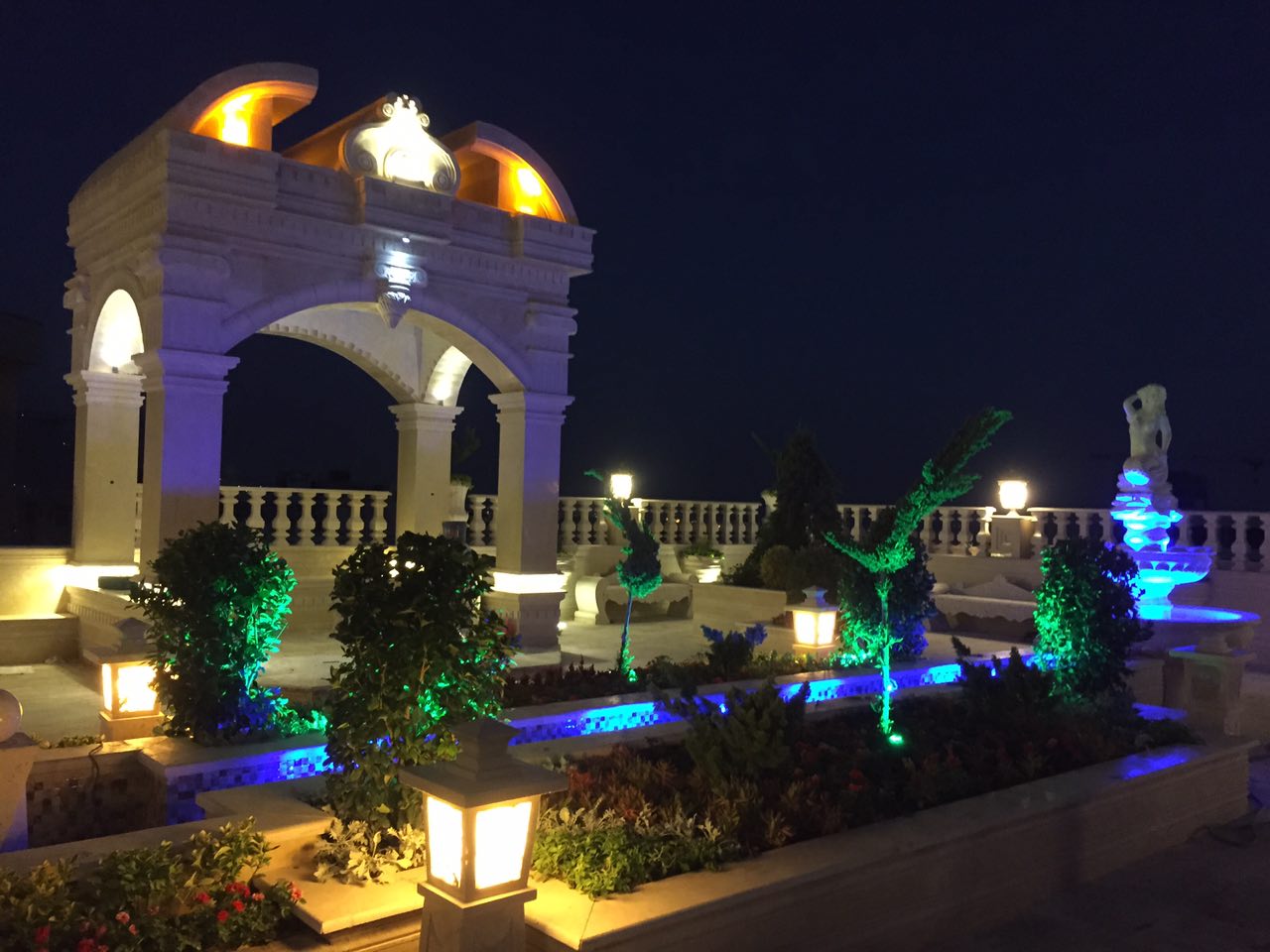 Velenjak Roof Garden by Tarrahan khaneh bashokouh ( Majestic ) - Architizer