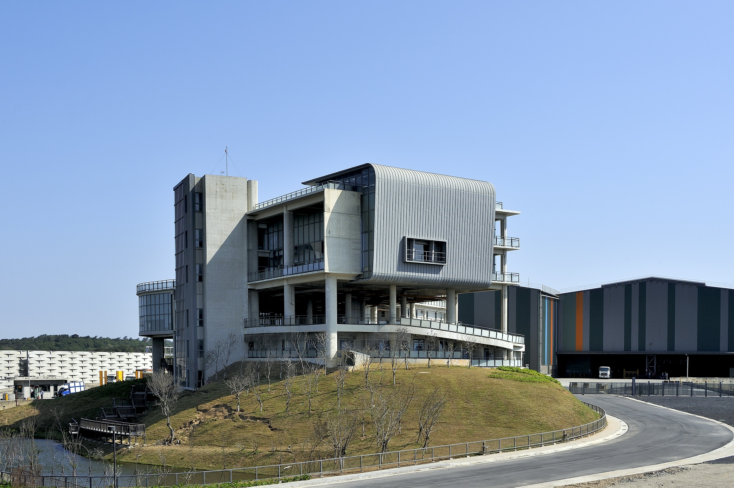 Administration Building of T.H. STEEL ENTERPRISE by SCFC / UAD (Urban ...