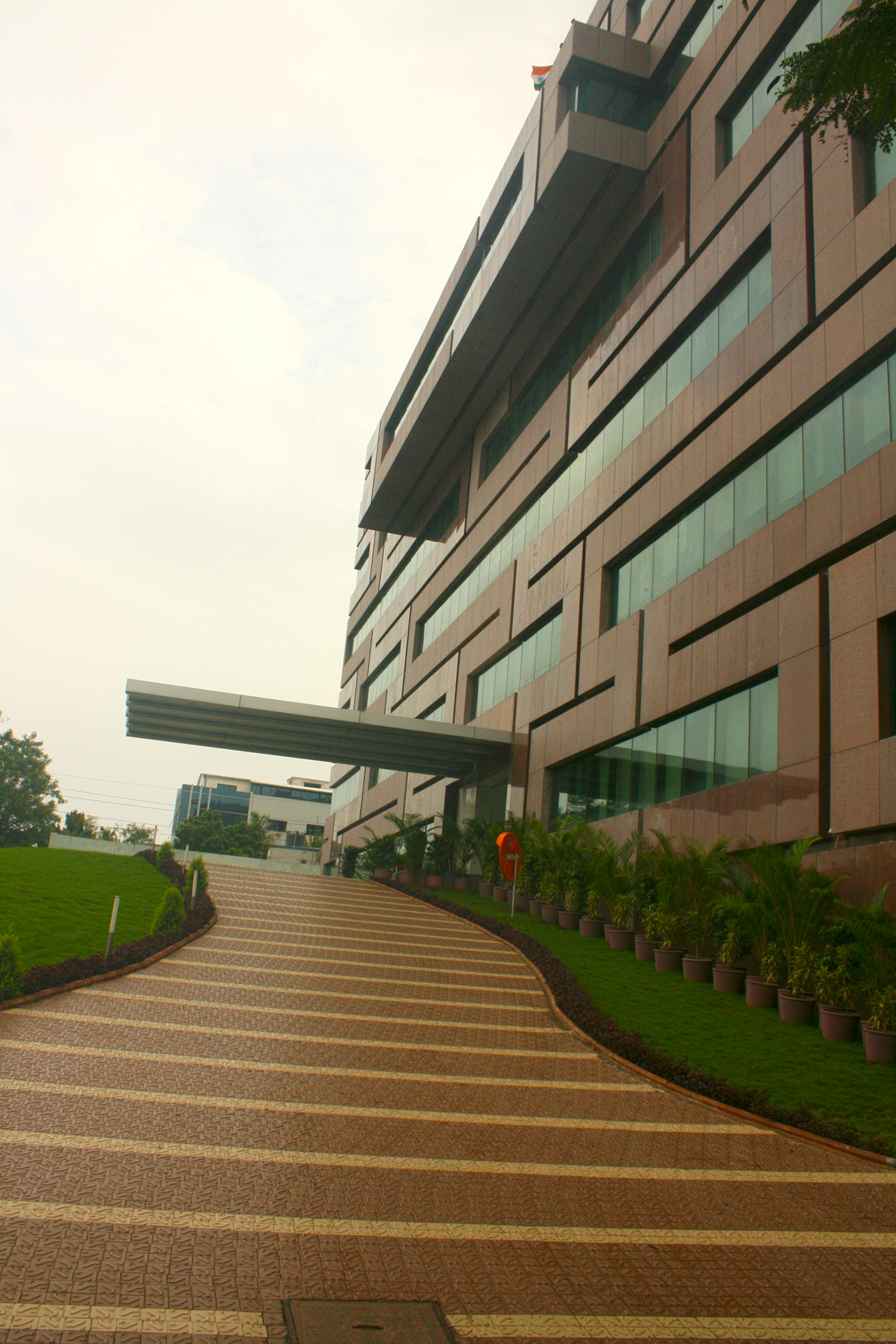 Idea 1606987: SRK Diamond Factory by ESSTEAM in Surat, India - Architizer