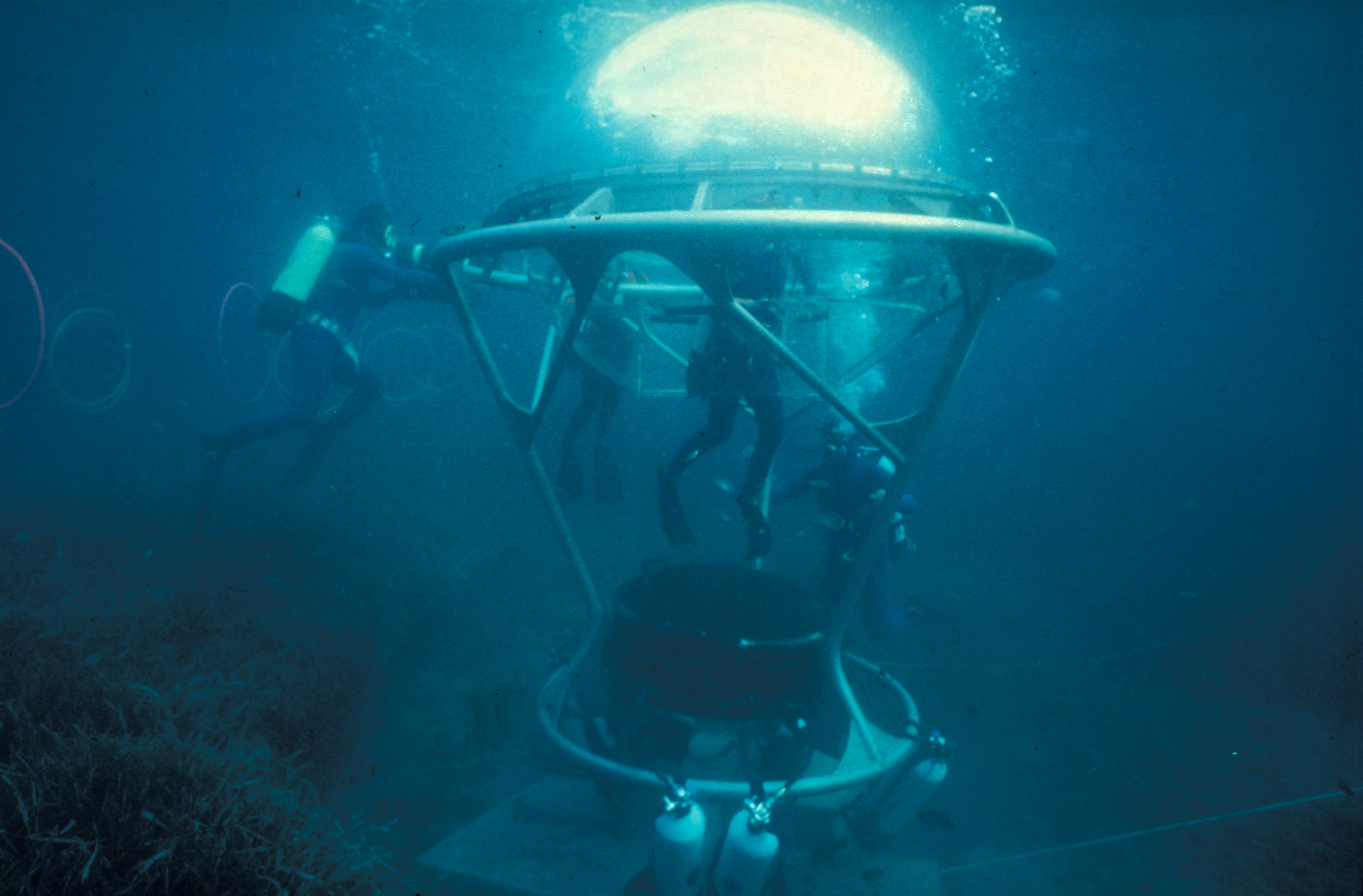 Aquabulle, an underwater habitat and laboratory - Architizer