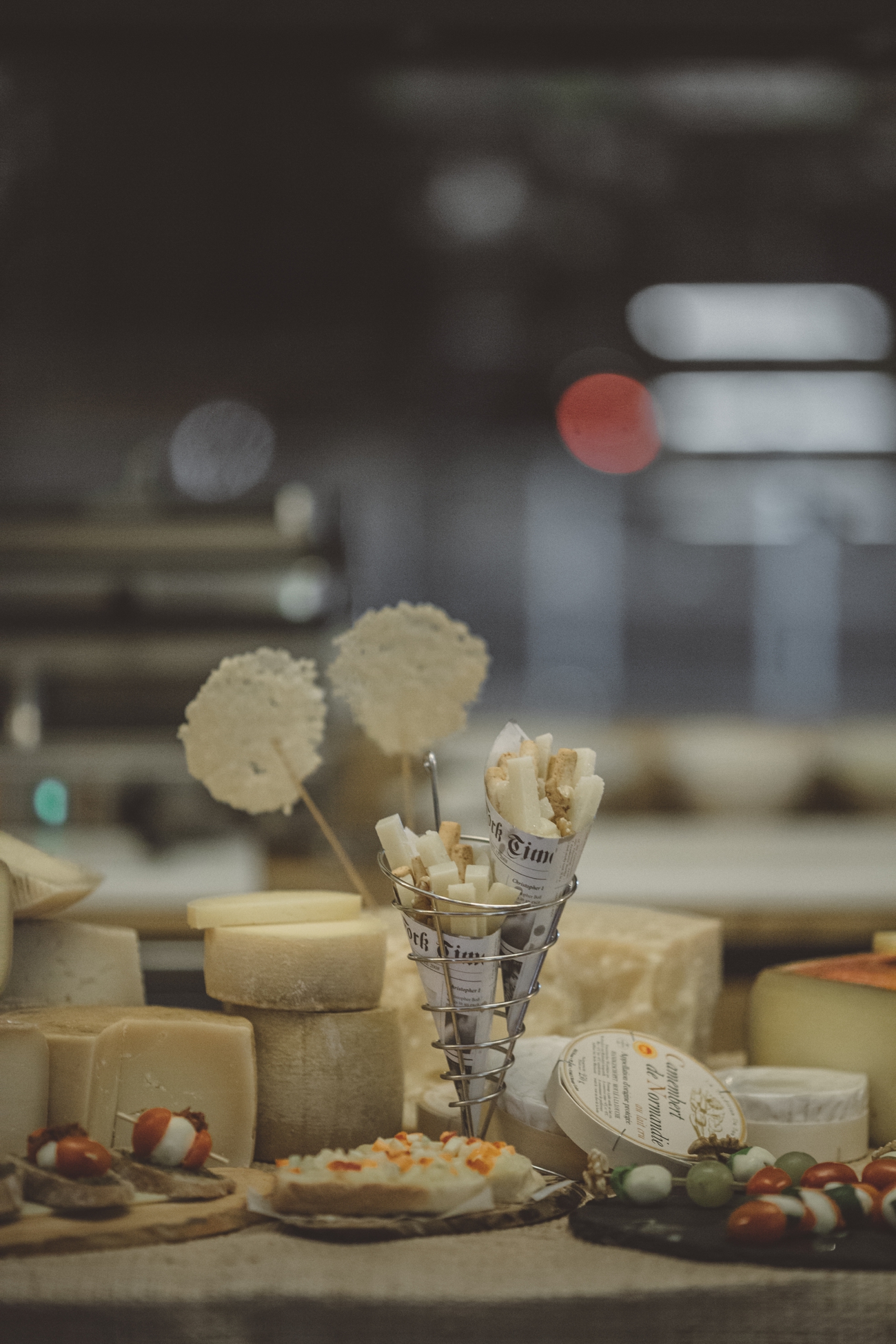 "Entre Tablas, Look&Cheese" pop up bar/store by Hiruki studio - Architizer