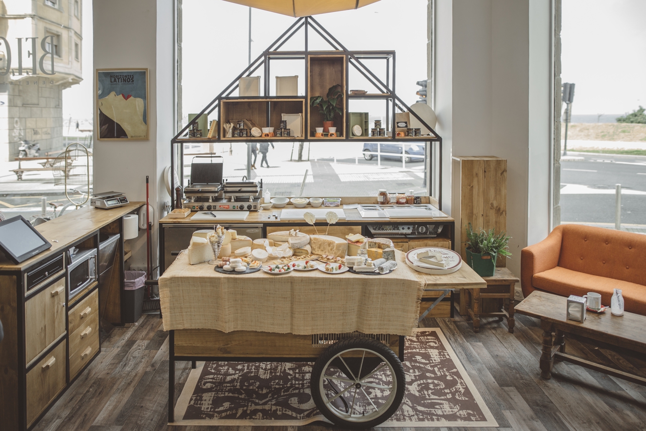 "Entre Tablas, Look&Cheese" pop up bar/store by Hiruki studio - Architizer