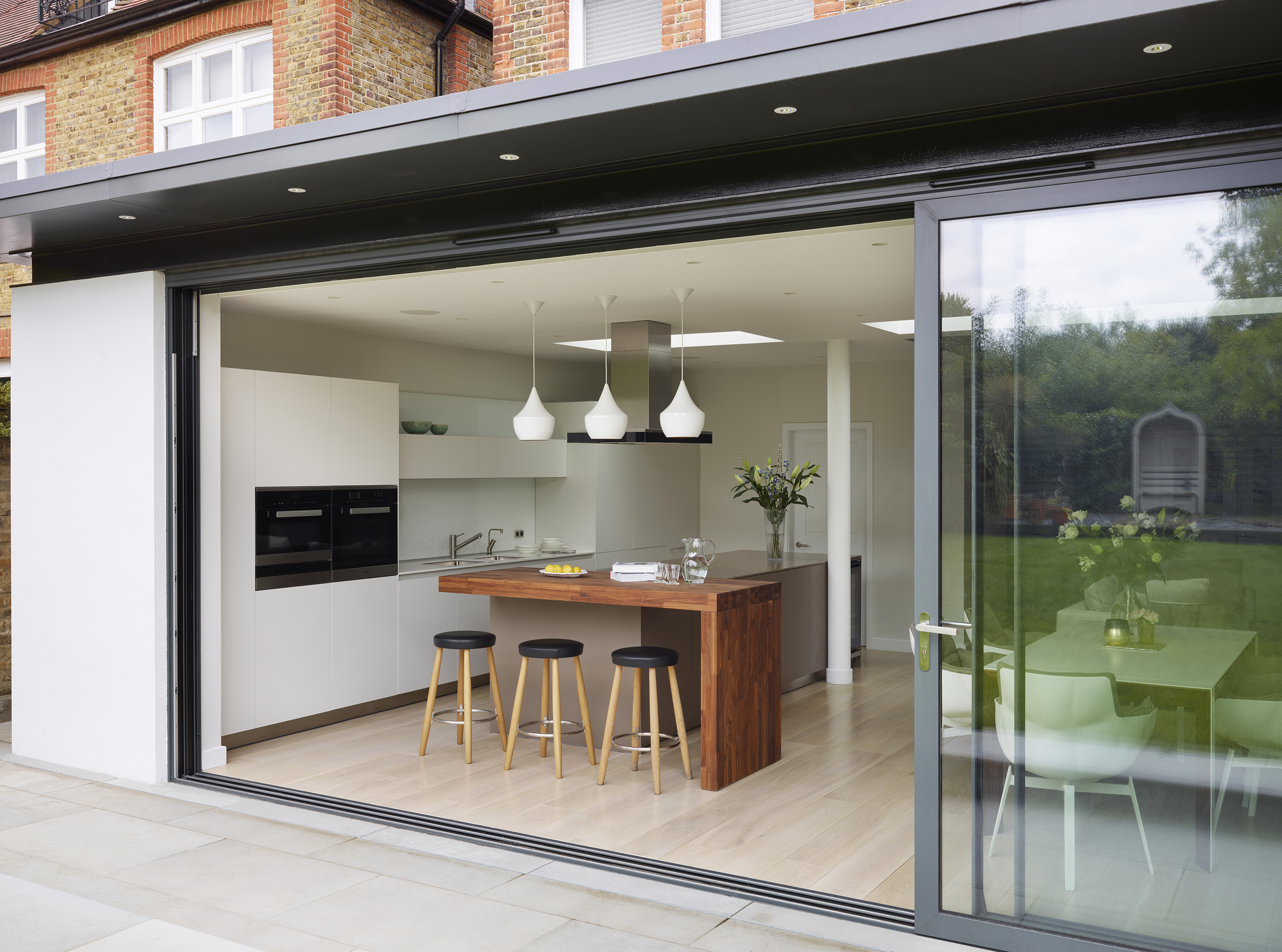 Integrated family living: Kitchen Architecture's b3 by Kitchen ...