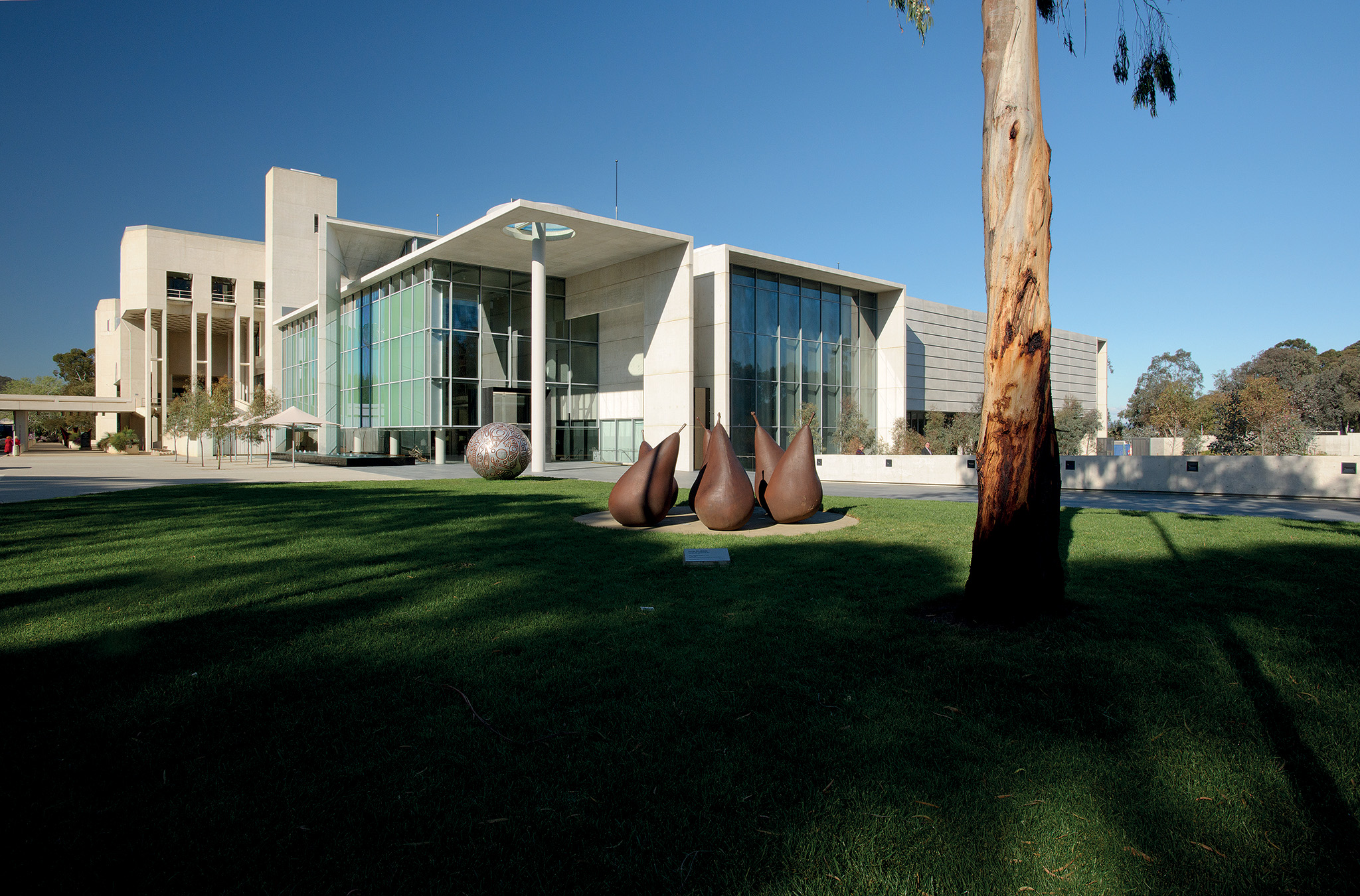 National Gallery of Australia – South Entrance and Indigenous ...