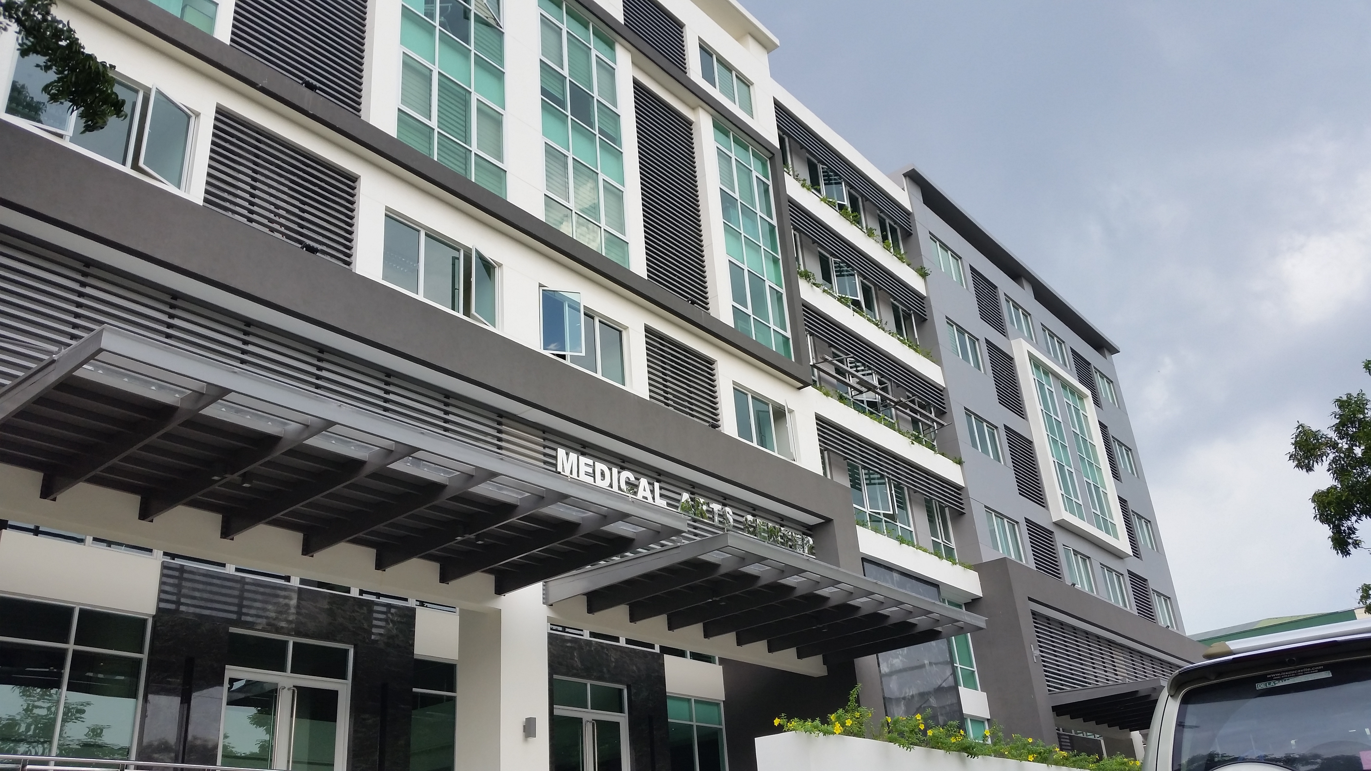 The DLSUMC Medical Arts Center by THE SAGE GROUP ASIA - Architizer