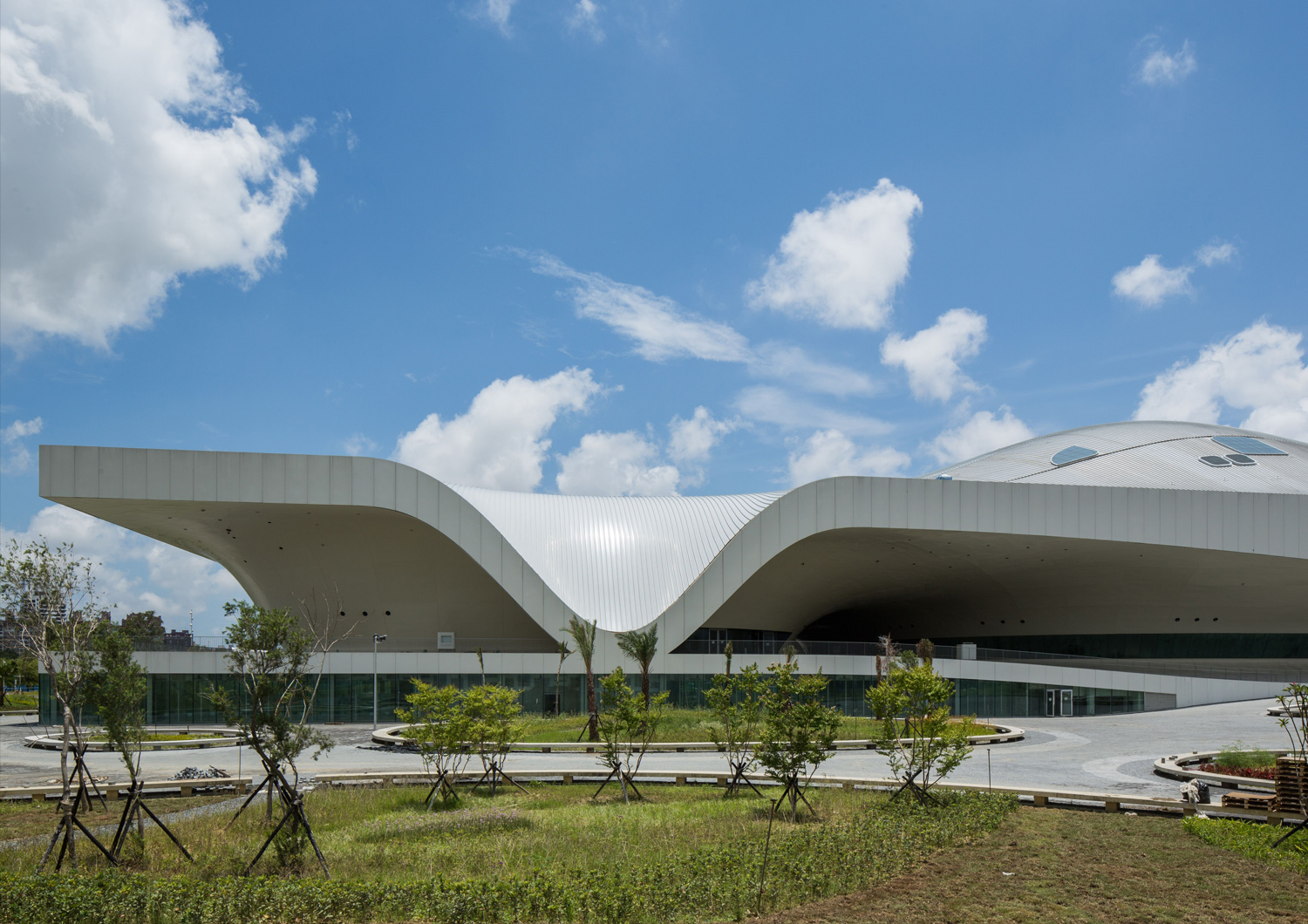 The Ripple Effect: Free-Flowing Architecture Built to Stand Out ...