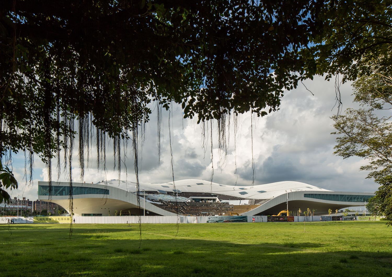 The Ripple Effect: Free-Flowing Architecture Built to Stand Out ...