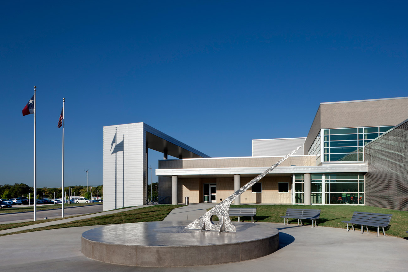 Lady Bird Johnson Middle School by Corgan - Architizer