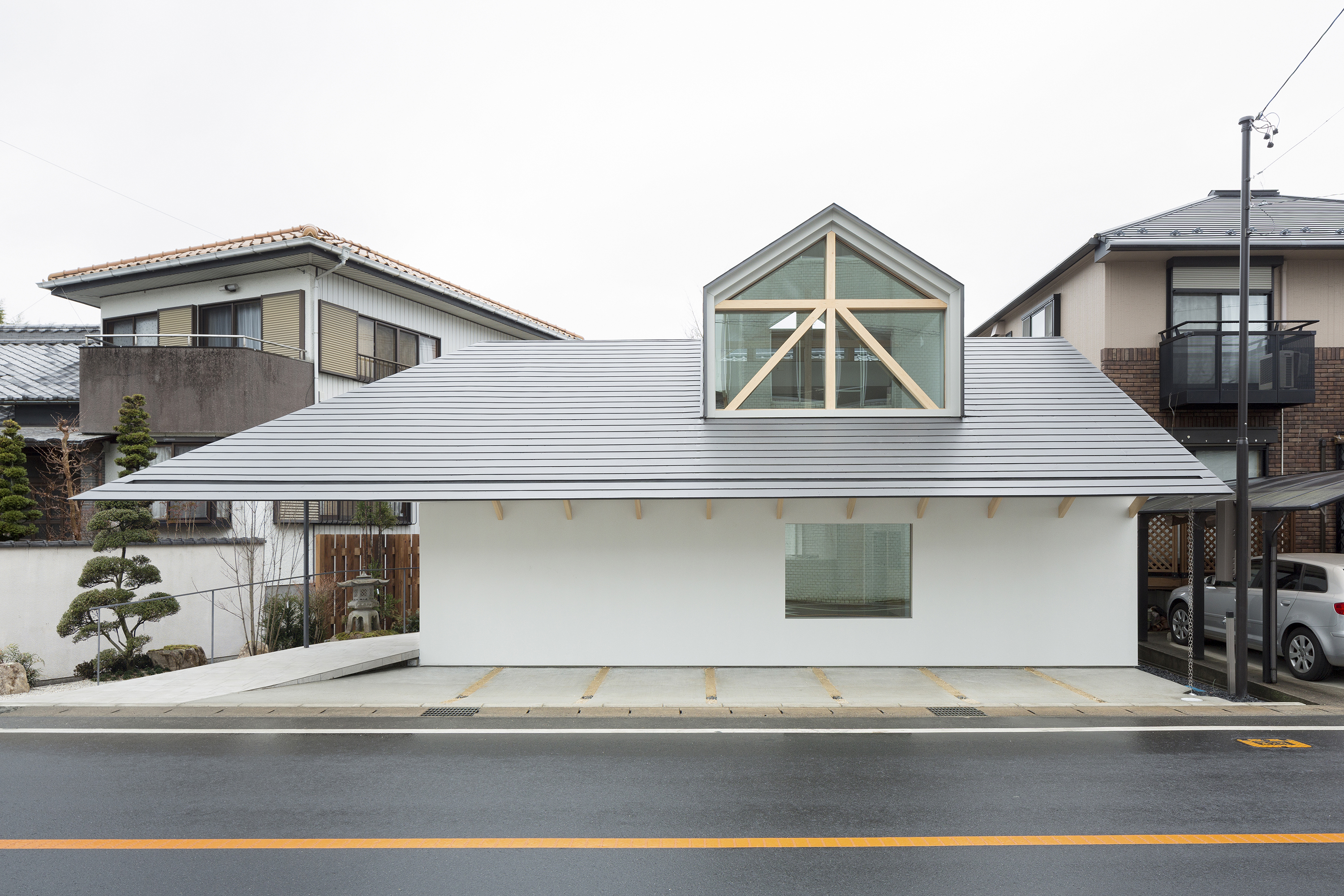 Deep Overhangs: 8 Japanese Homes With Elegant Extended Eaves ...