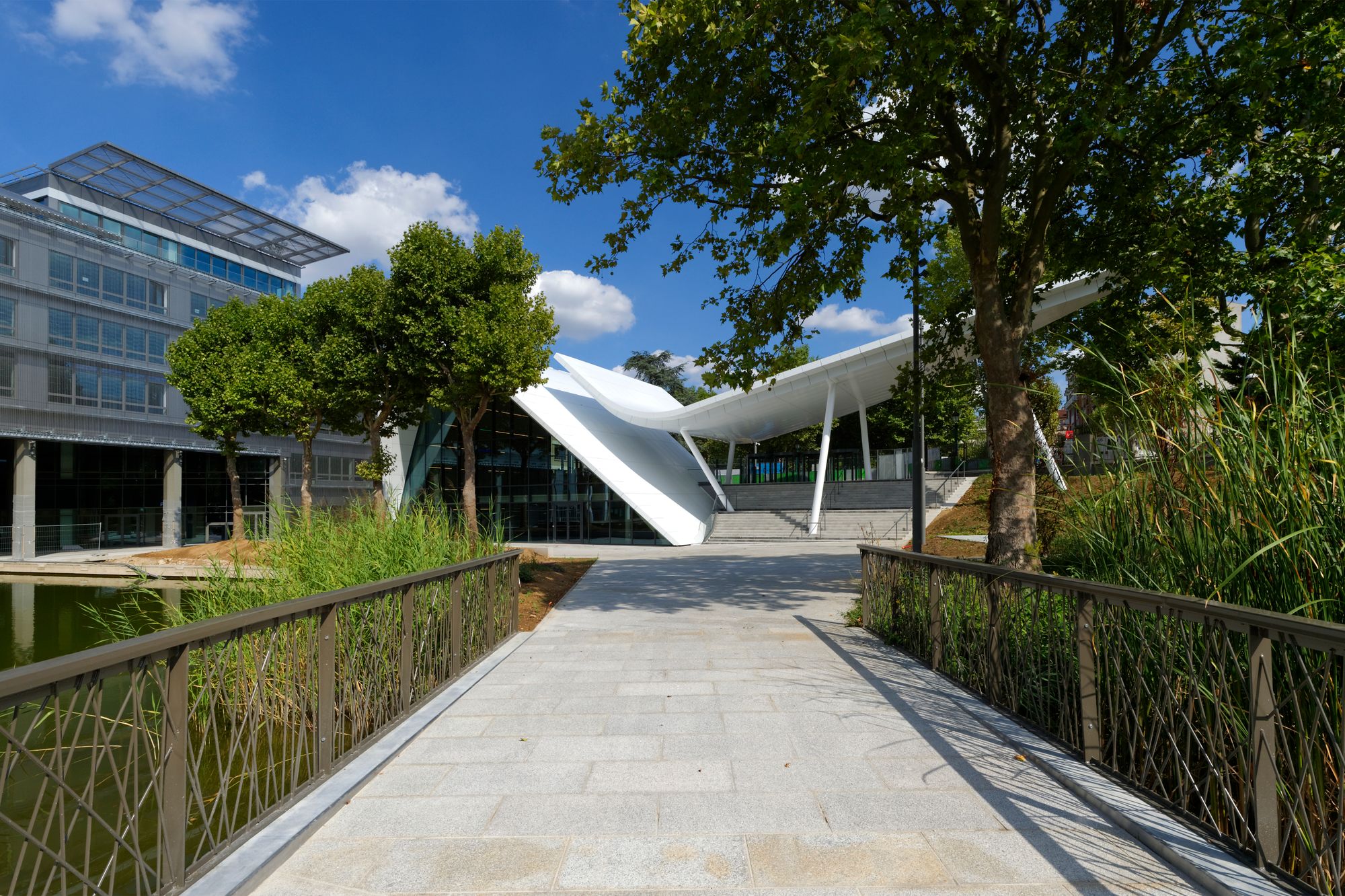 Reception Pavilion on the Evergreen Campus by Arte Charpentier ...
