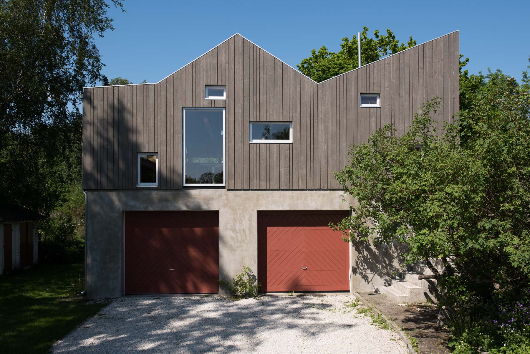 Transformation of an Old Garage into a Library by NOMA arkitekter AS ...