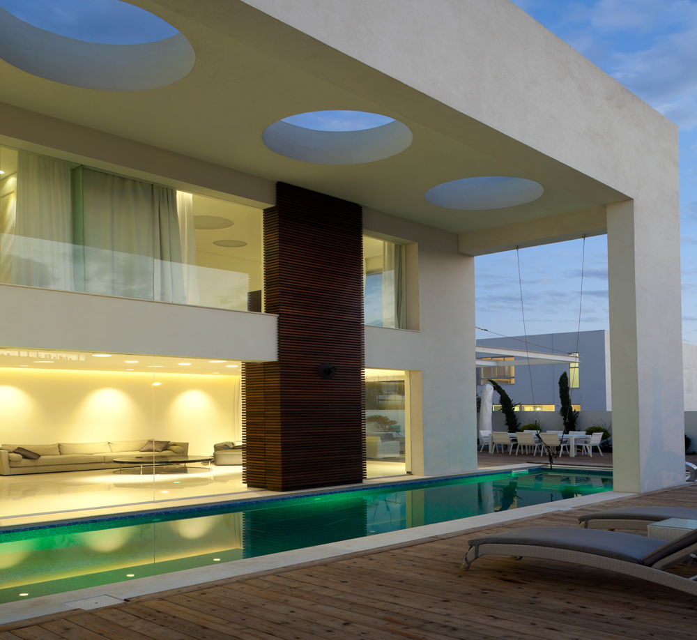 Two Family House in Savyon, Israel by Dan & Hila Israelevitz architects ...