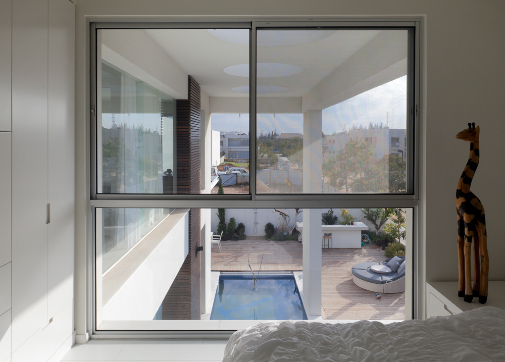 Two Family House in Savyon, Israel by Dan & Hila Israelevitz architects ...