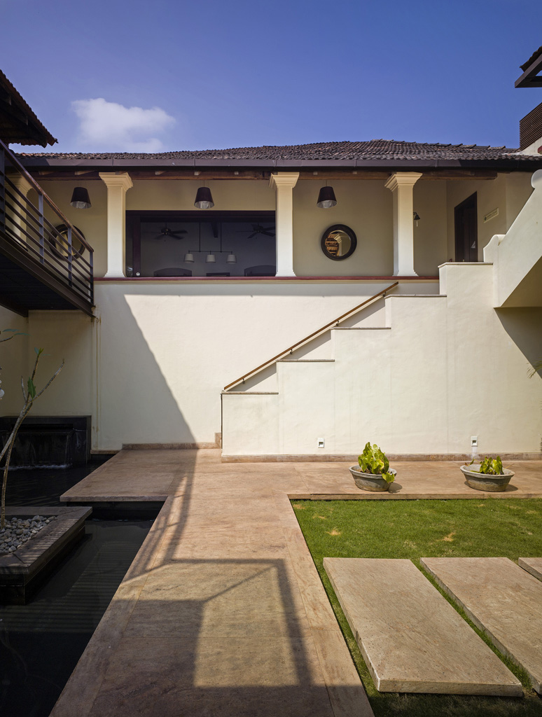 Idea 1742074: Villa Ribandar by Raya Shankhwalker Architects in ...