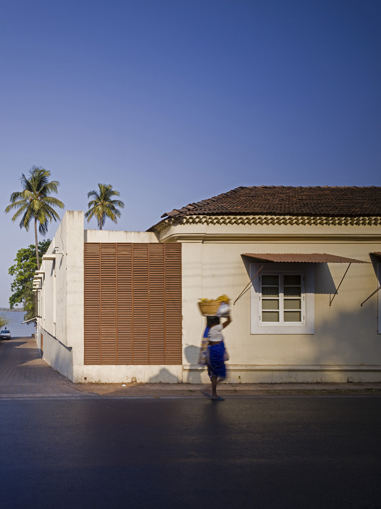 Idea 1742078: Villa Ribandar by Raya Shankhwalker Architects in ...