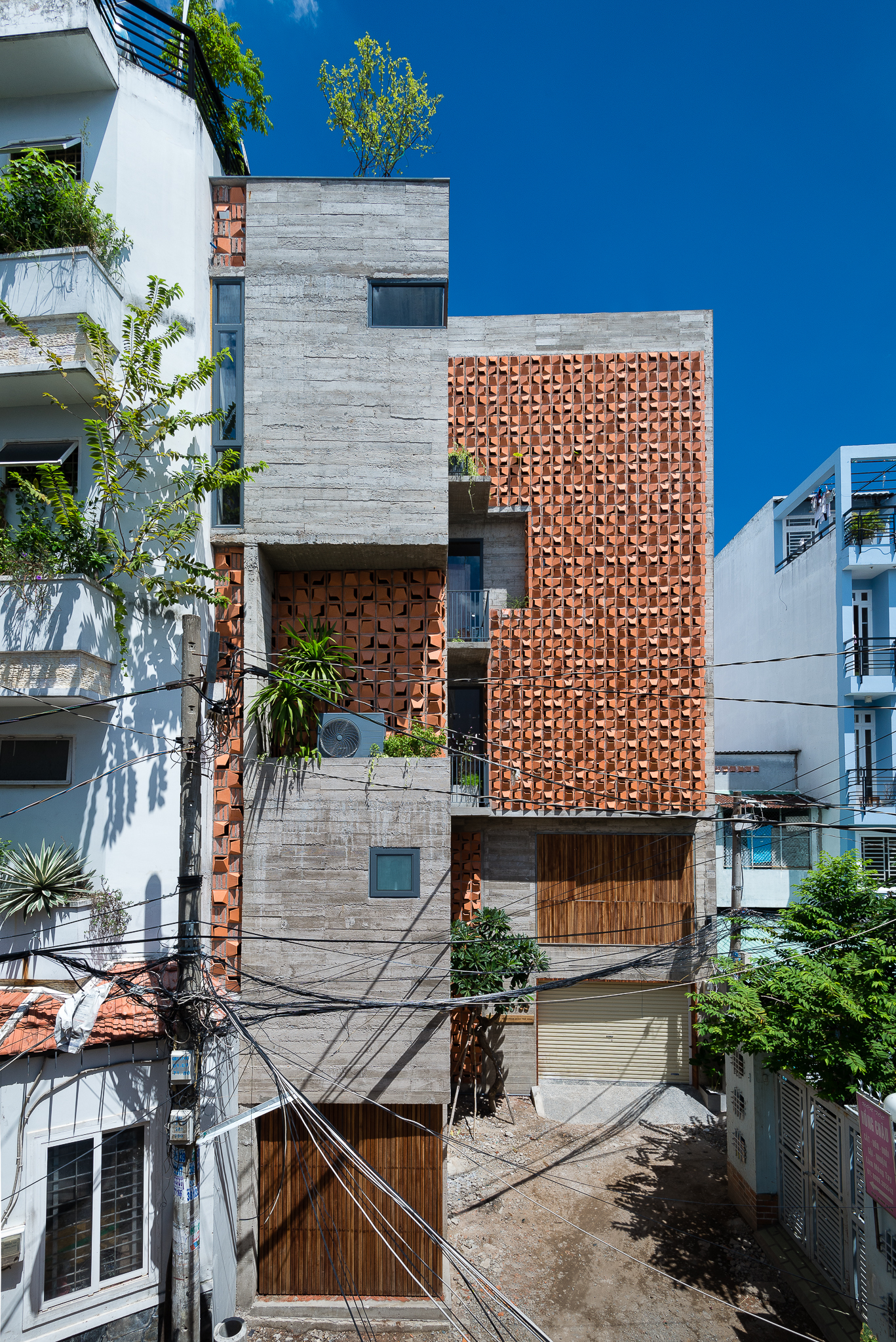 Chi house by G+ - Architizer
