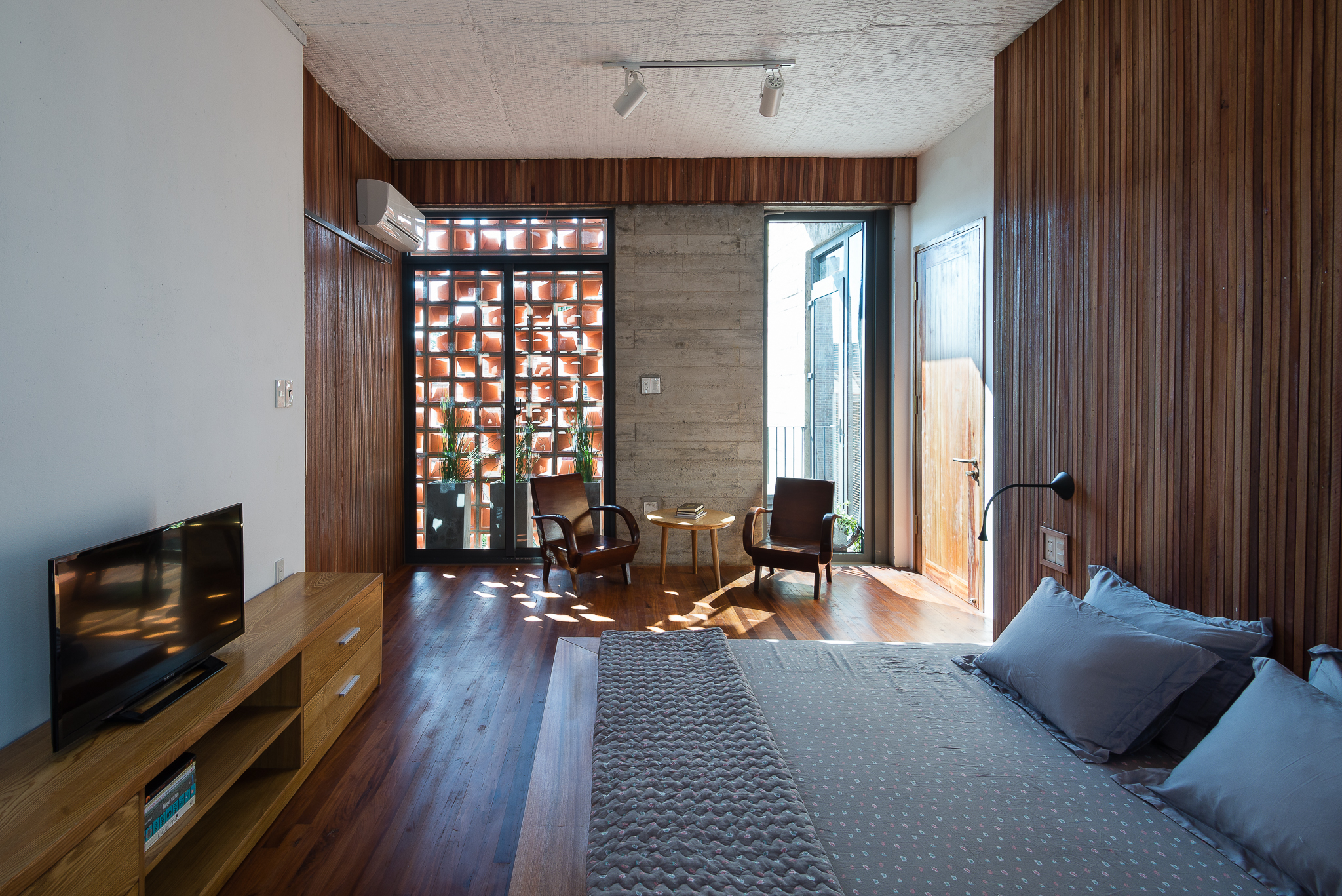 Chi house by G+ - Architizer