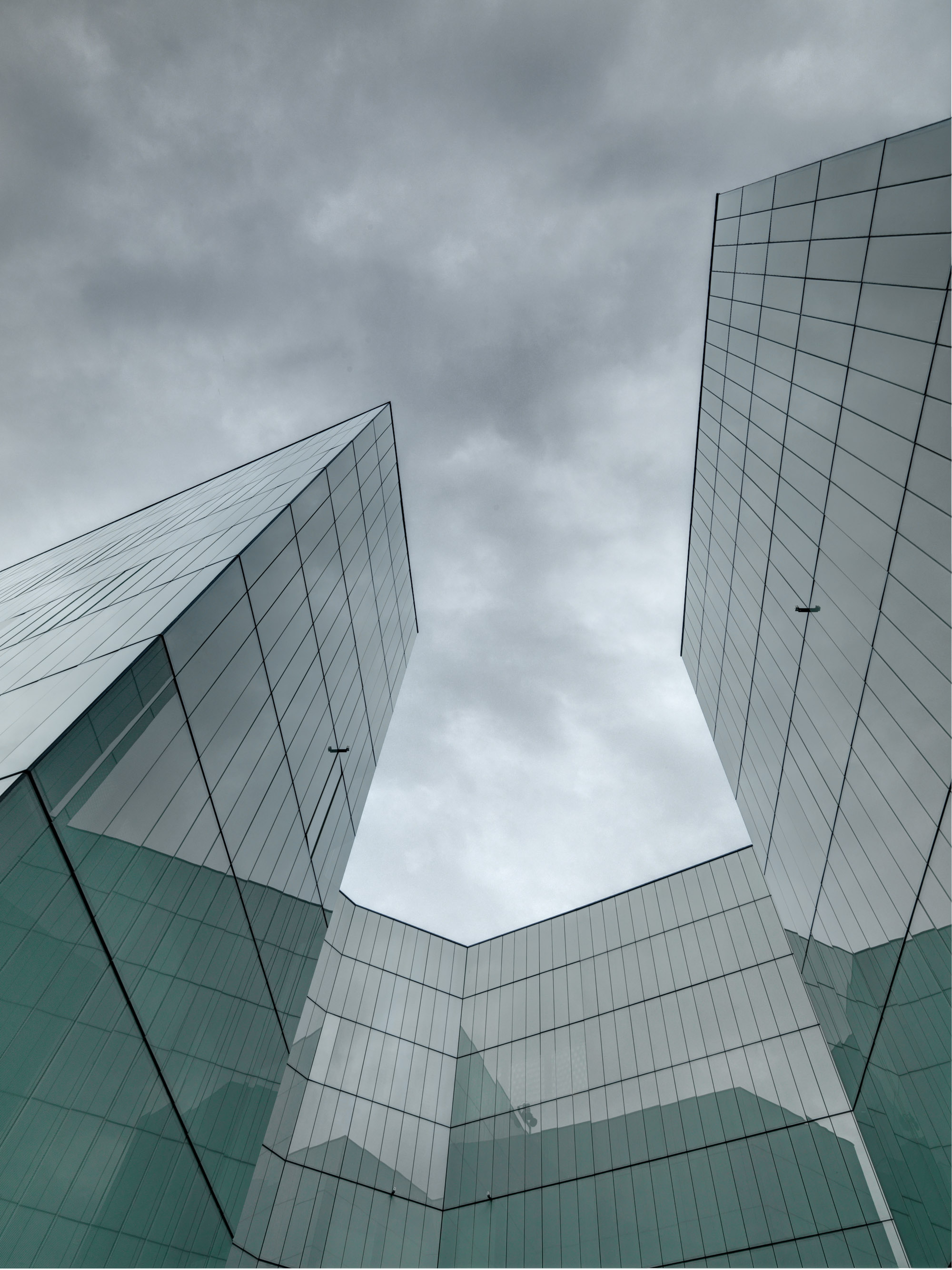 Offices and Data Processing Center Building in Milan by giussaniarch ...