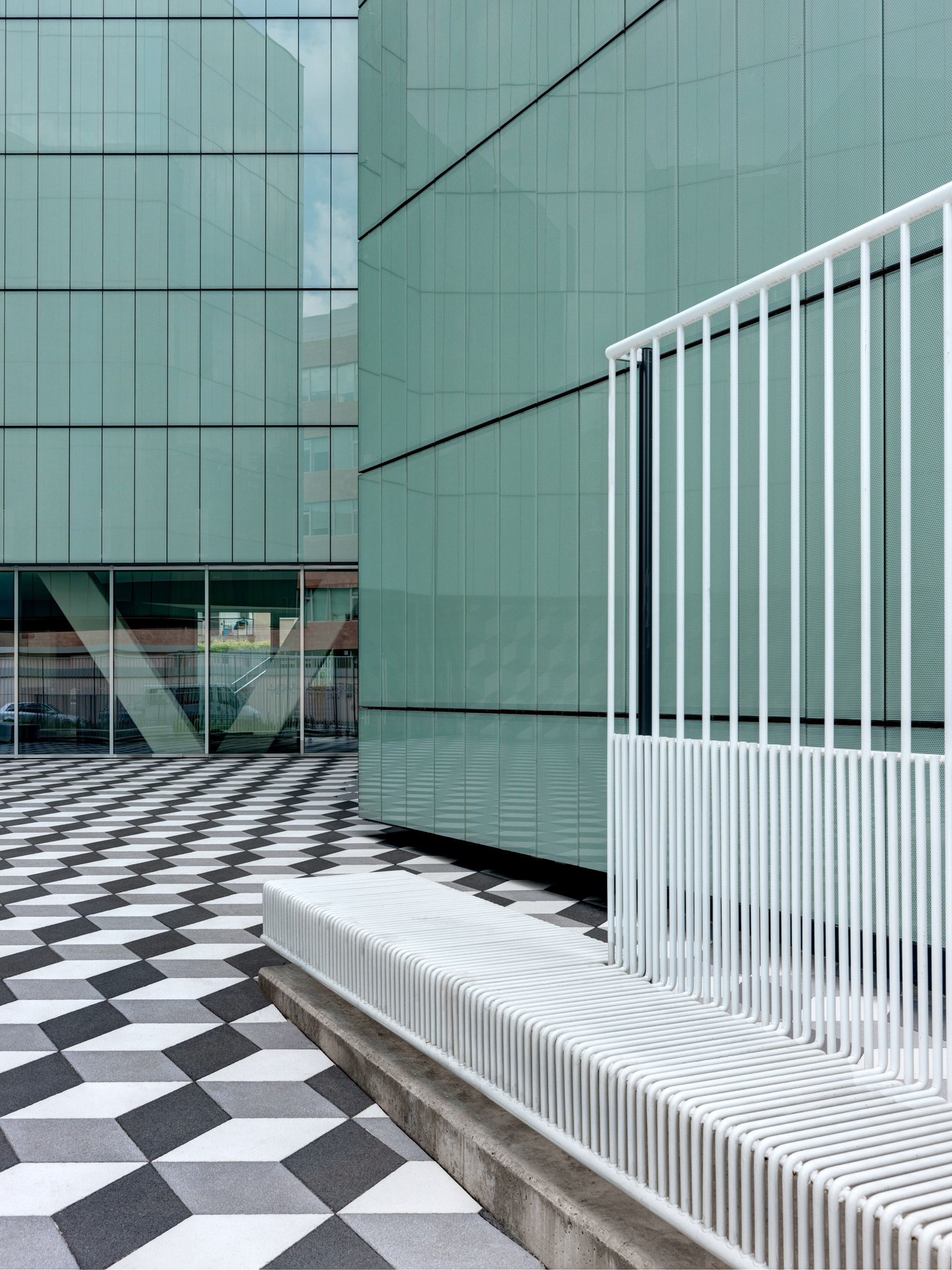 Offices and Data Processing Center Building in Milan by giussaniarch ...