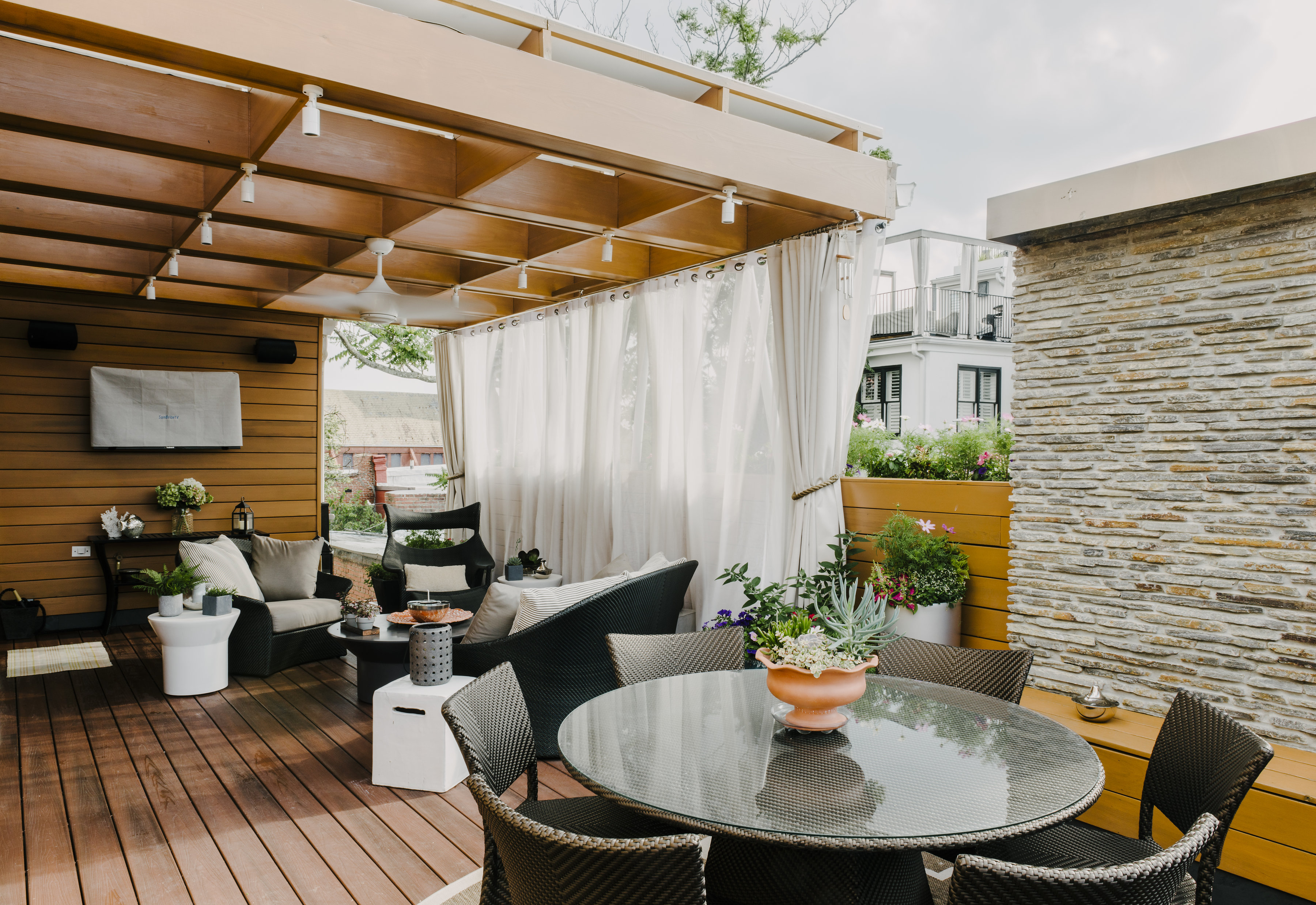 R Street Rooftop Pavilion by ISTUDIO Architects - Architizer