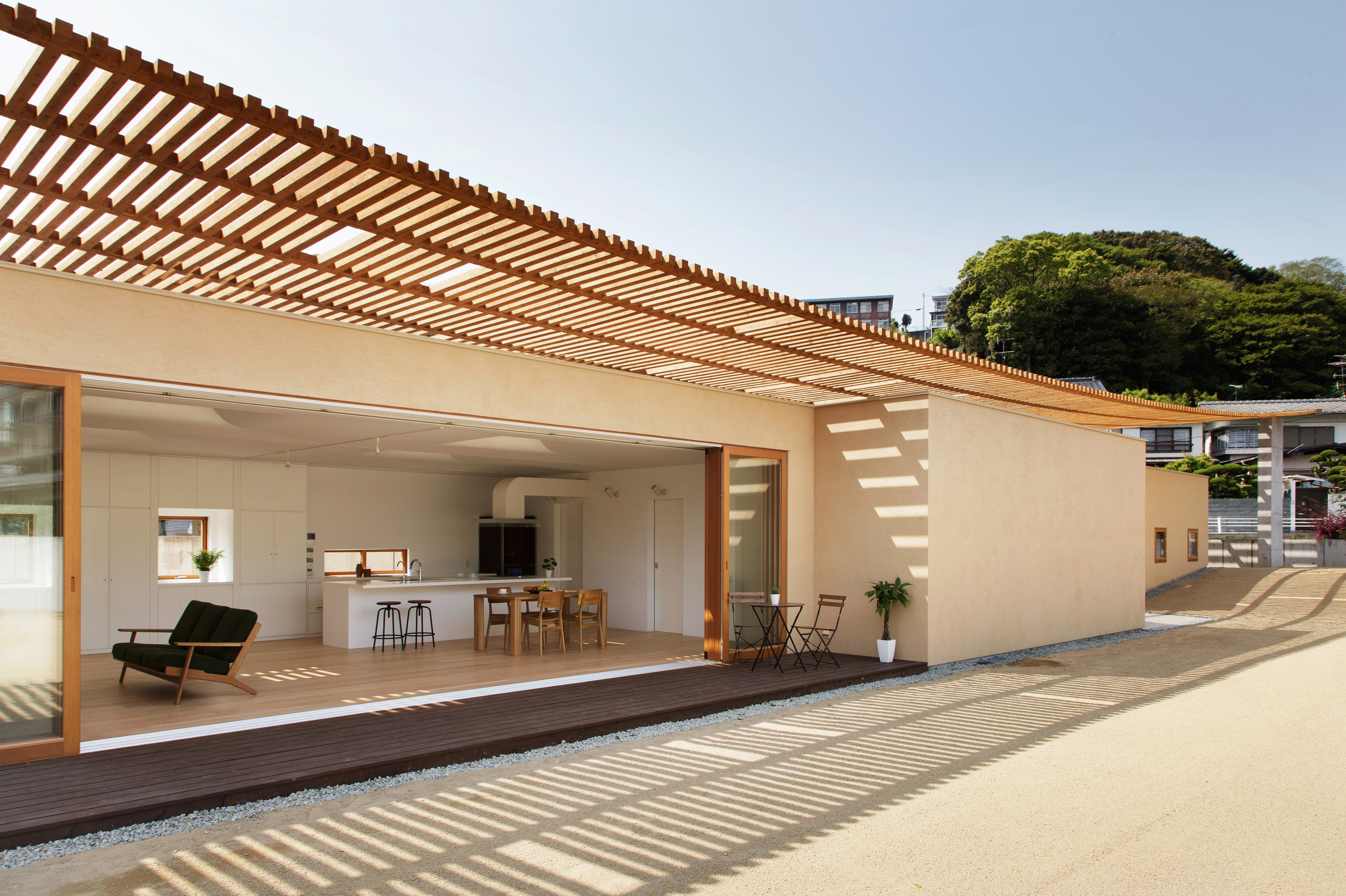 Double roof house by Hirokazu Suemitsu + Yoko Suemitsu/SUEP. - Architizer