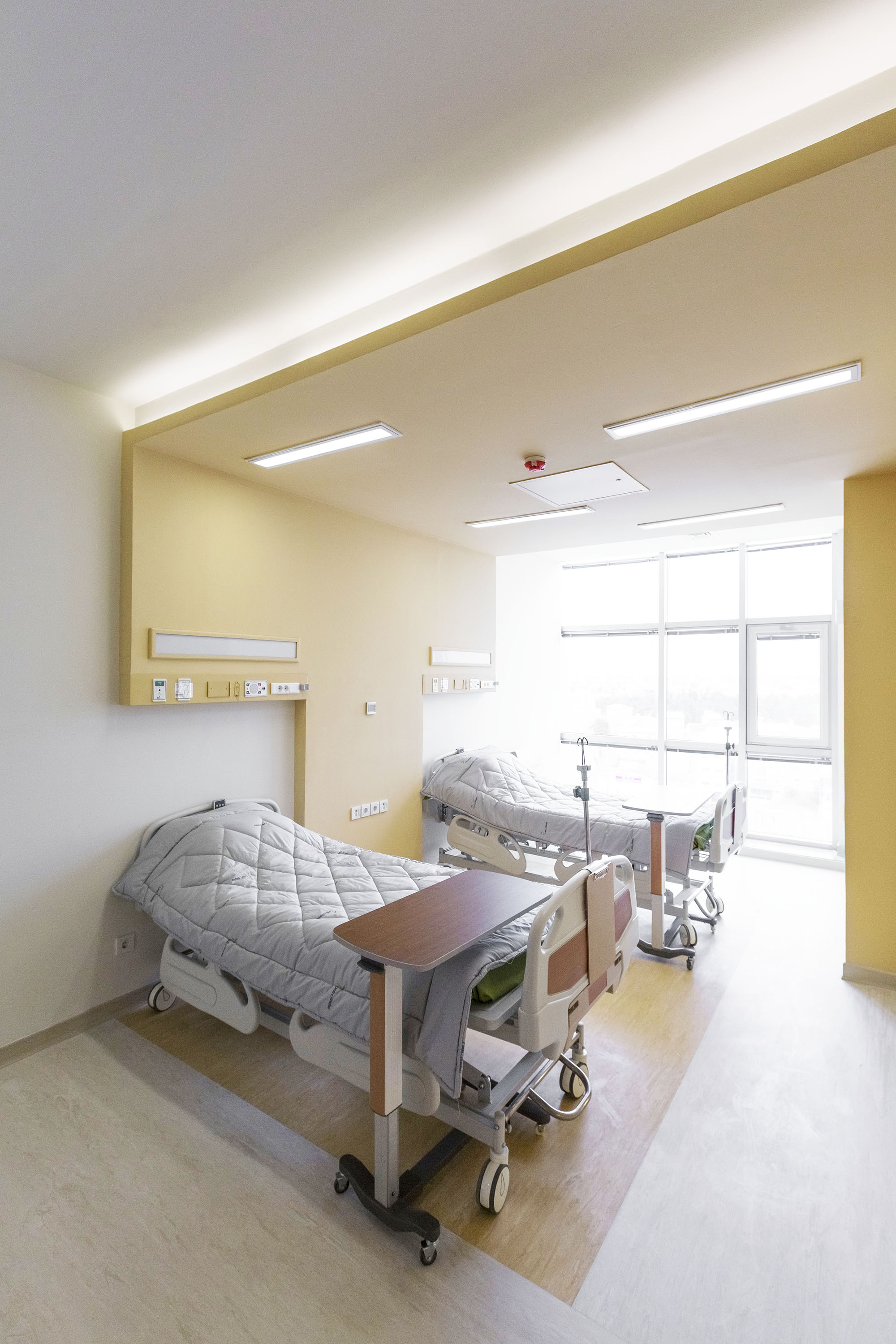 PARS HOSPITAL by New Wave Architecture(Lida Almassian / Shahin Heidari ...