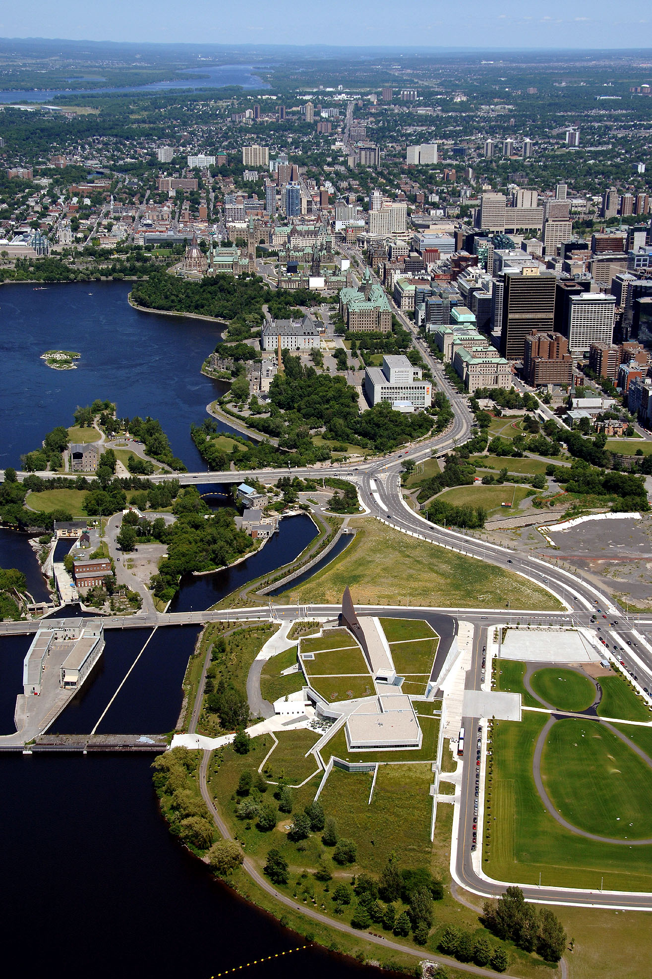 Idea 1785878: Canadian War Museum by Moriyama Teshima Architects in ...