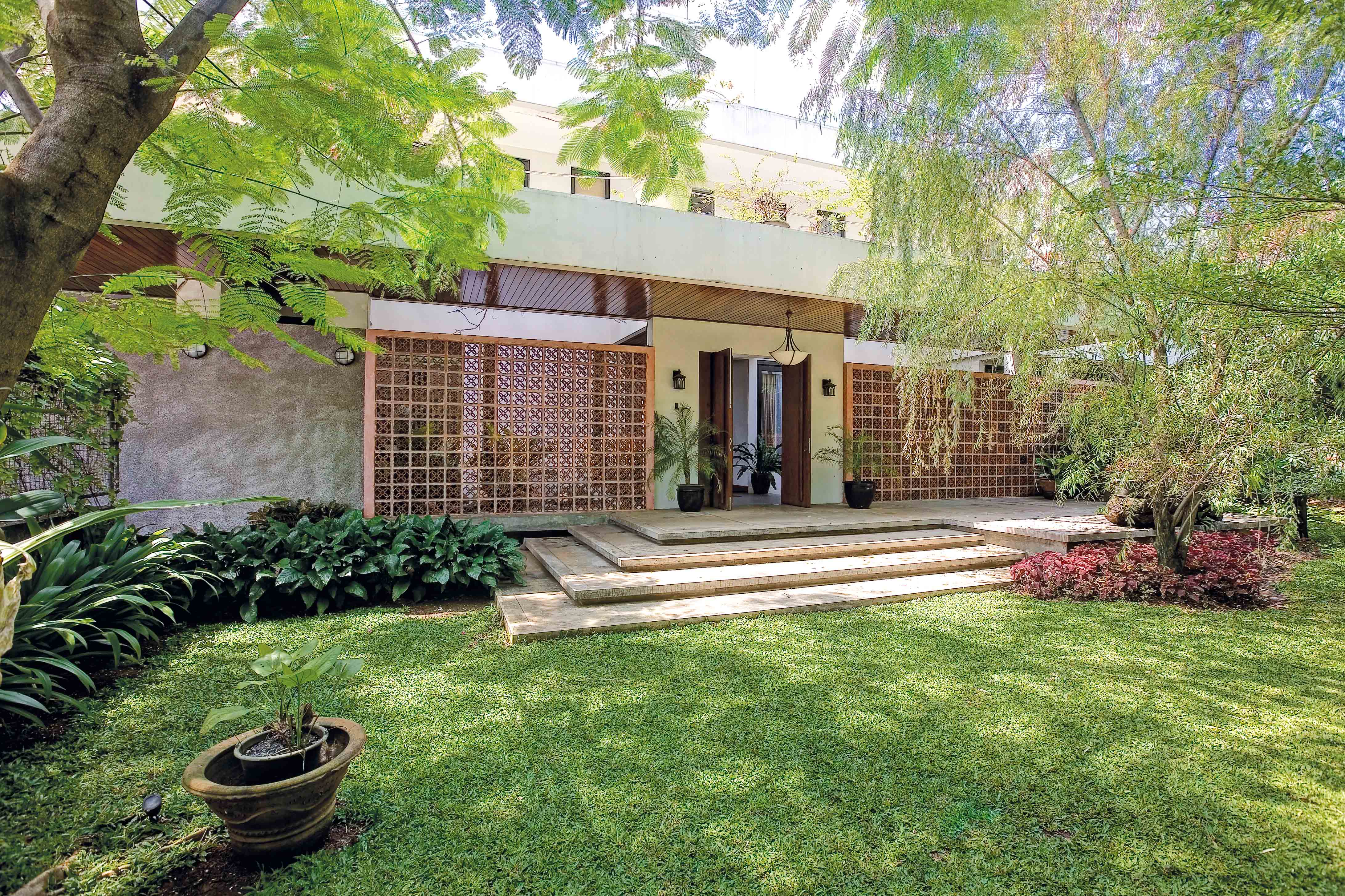 Java House by Realrich Architecture Workshop - RAW Architecture ...