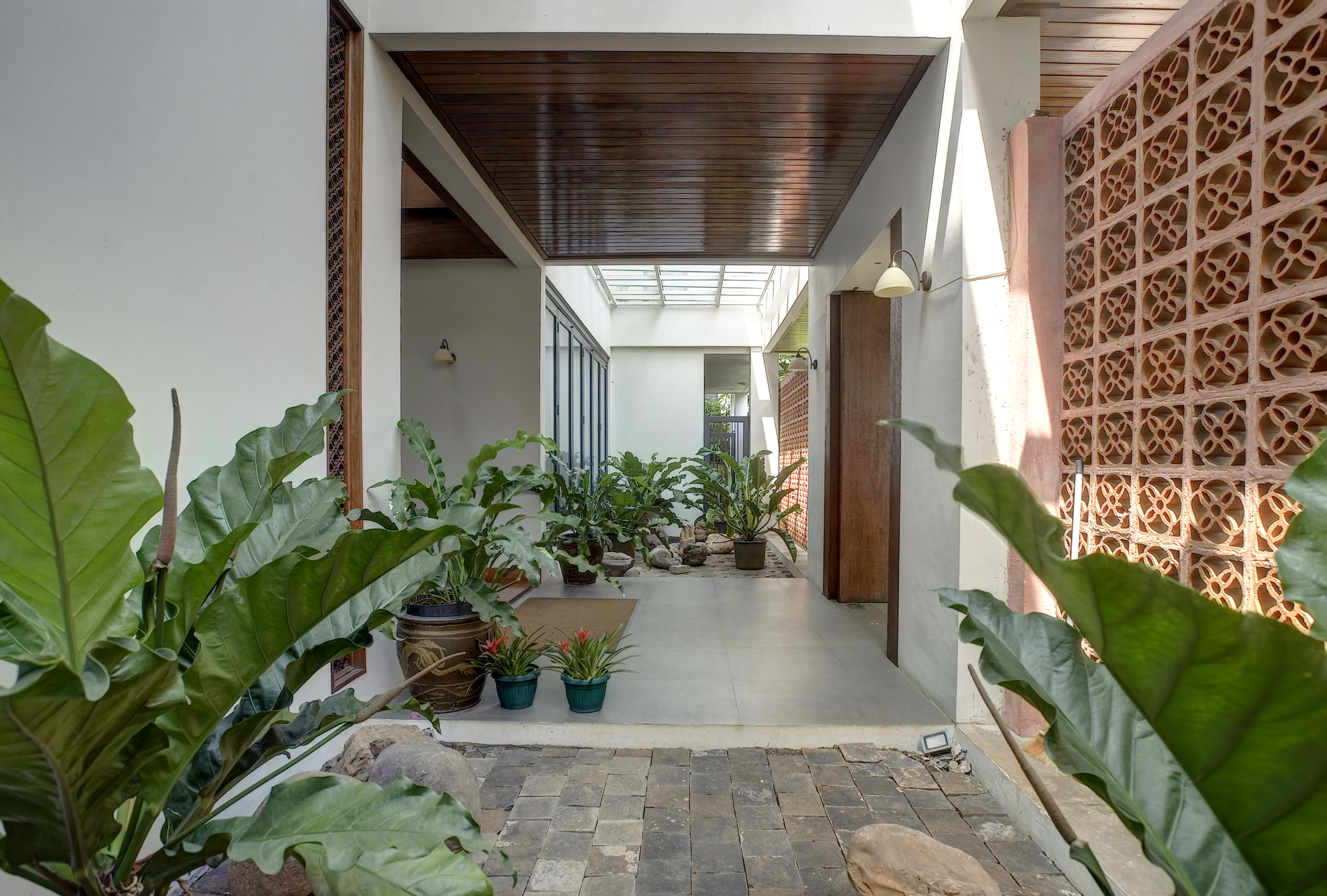 Java House by Realrich Architecture Workshop - RAW Architecture ...