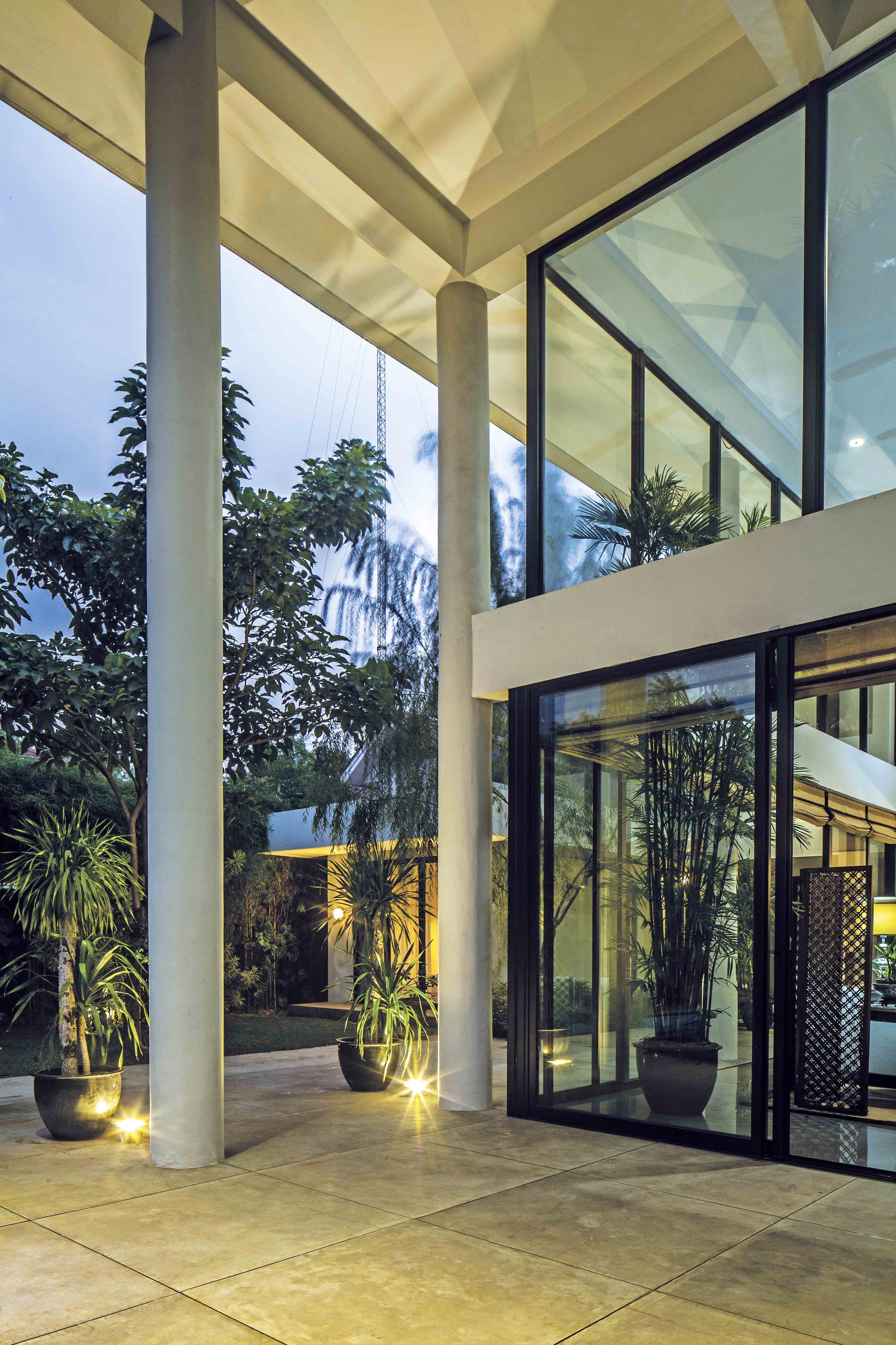 Java House by Realrich Architecture Workshop - RAW Architecture ...